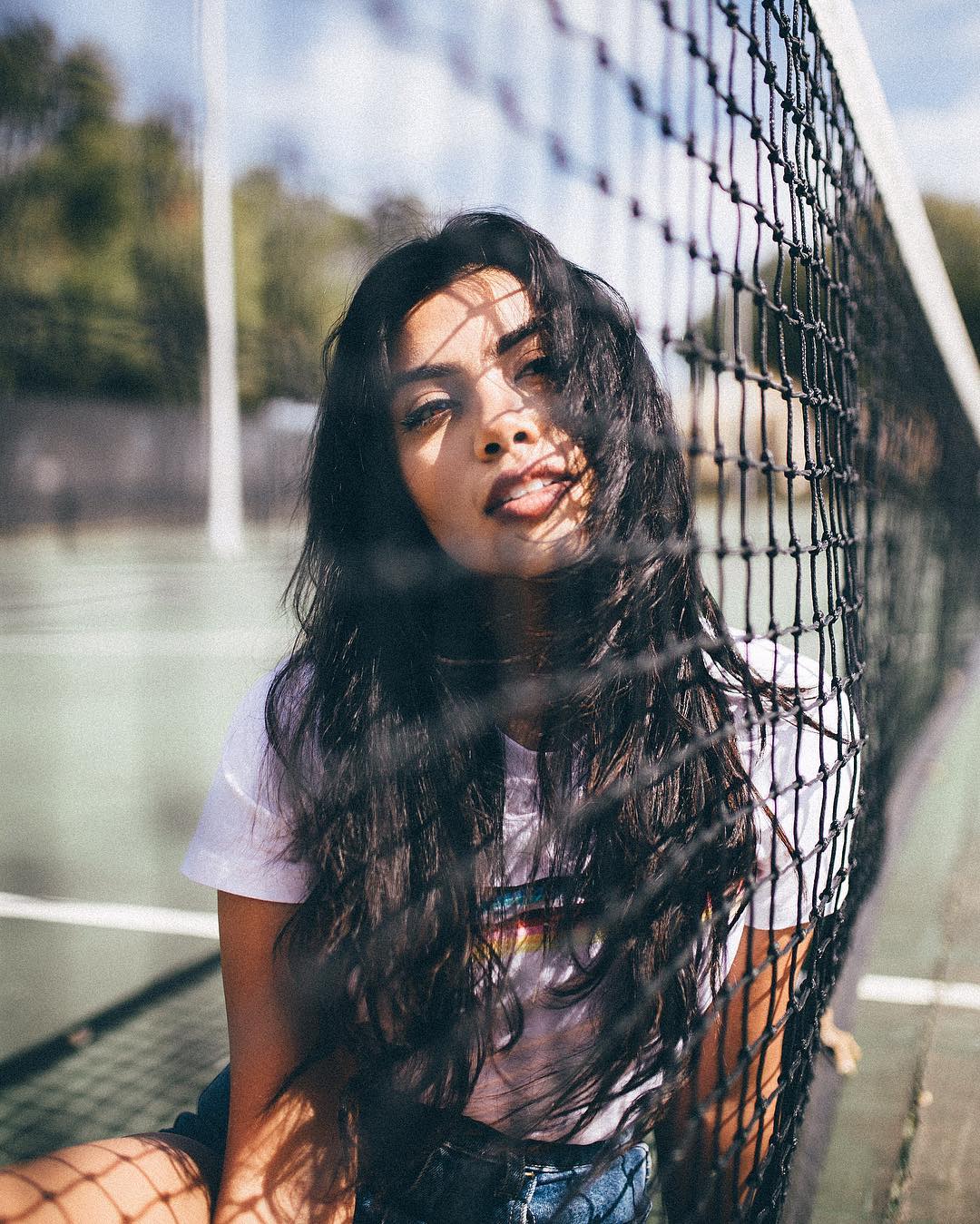 Pakistani And Filipina Scrolller