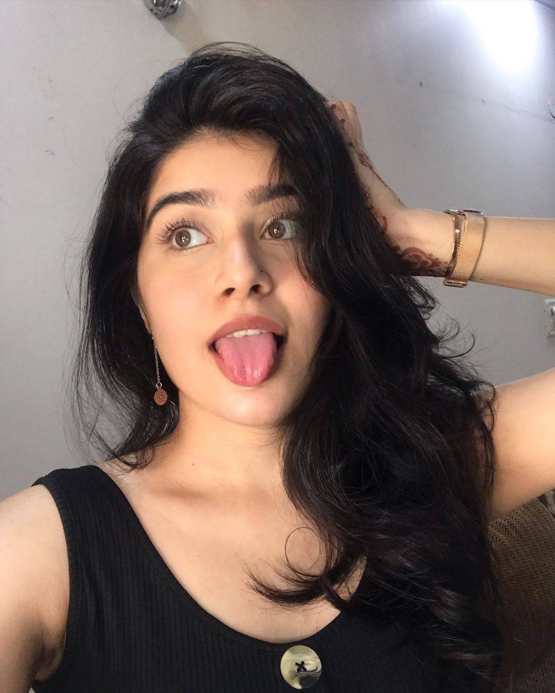 Palak Kohli Scrolller