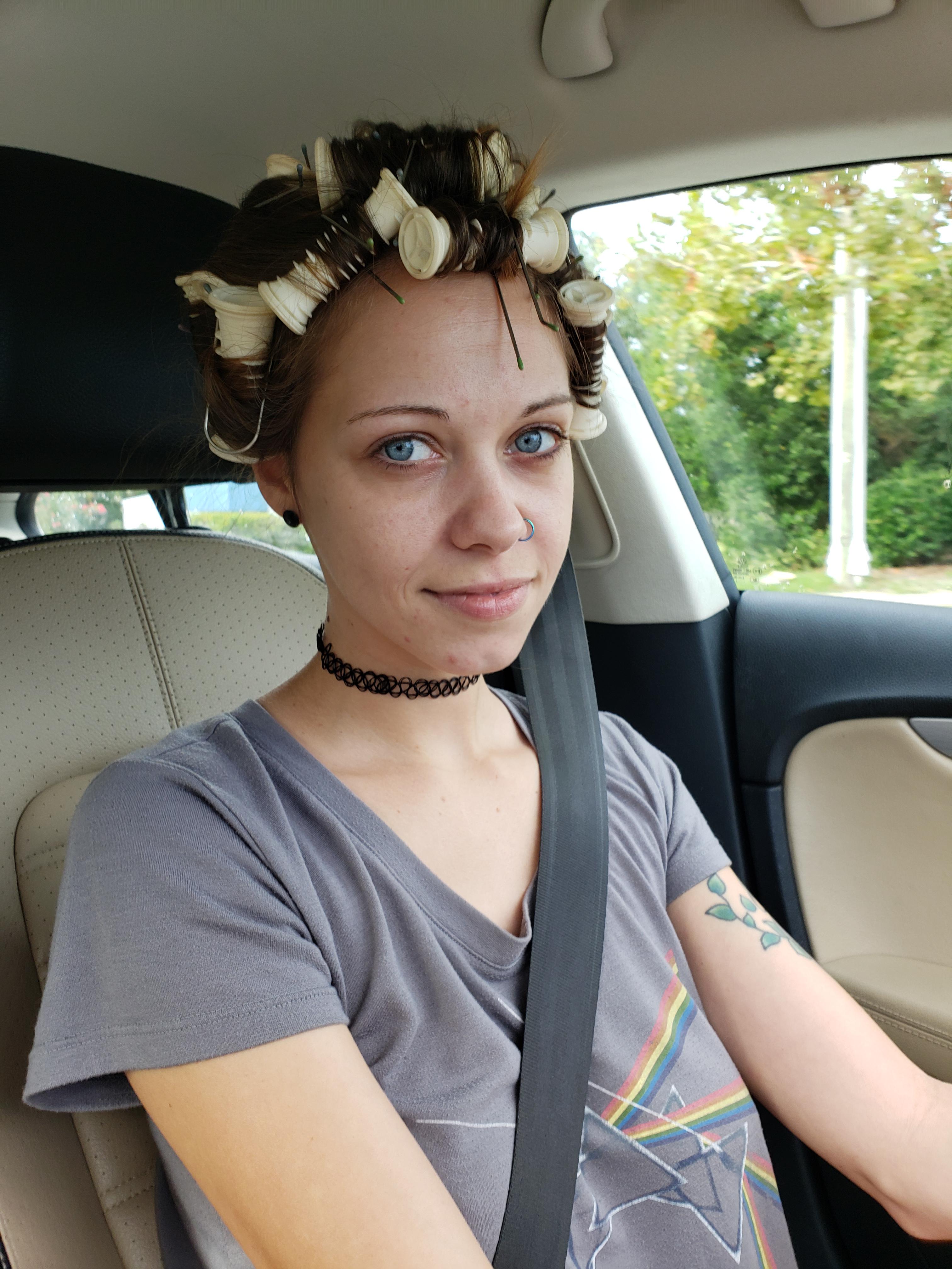 Pale girl in curls.. 🤭 | Scrolller