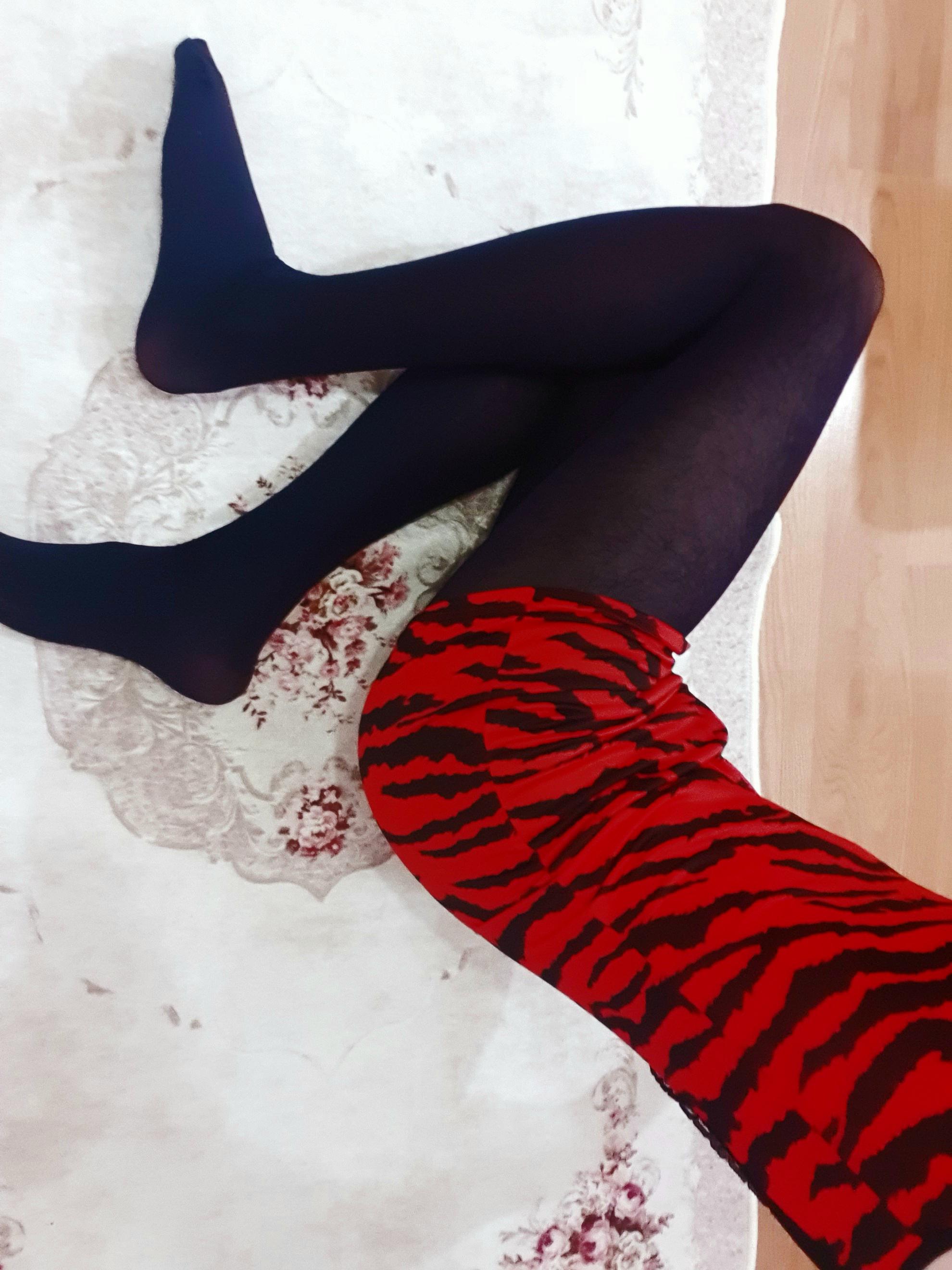 Pantyhose with red leopard dress | Scrolller