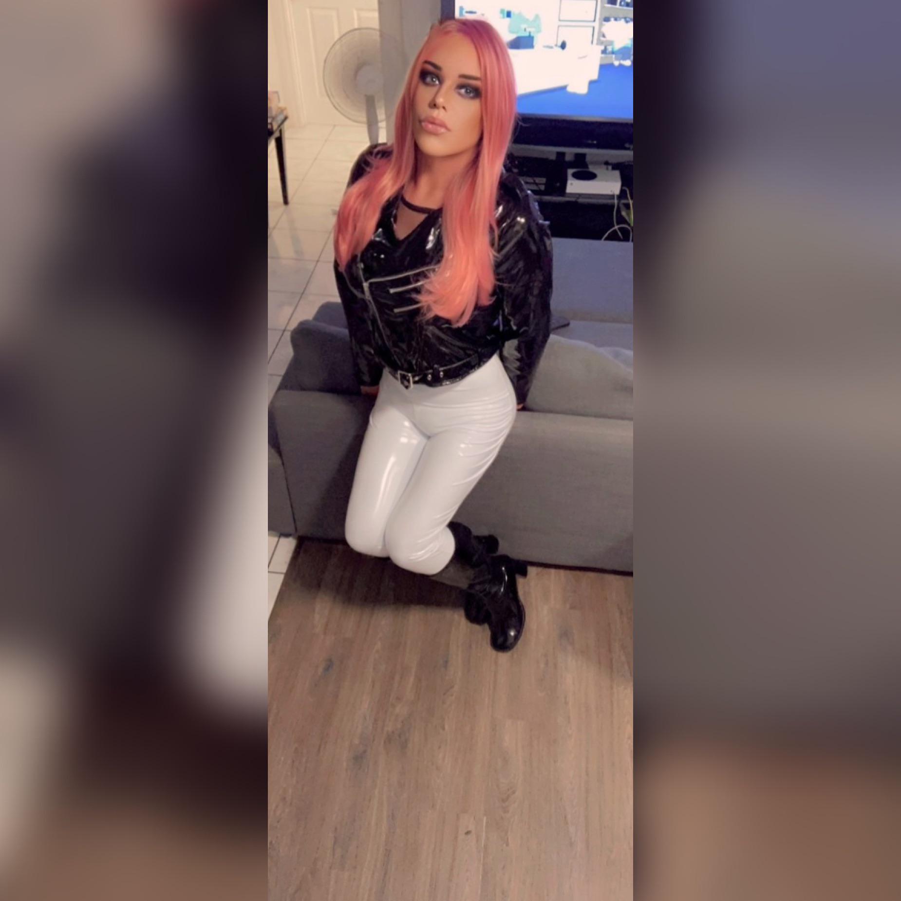 Pastel goth vibes 🖤💕🖤 | Scrolller