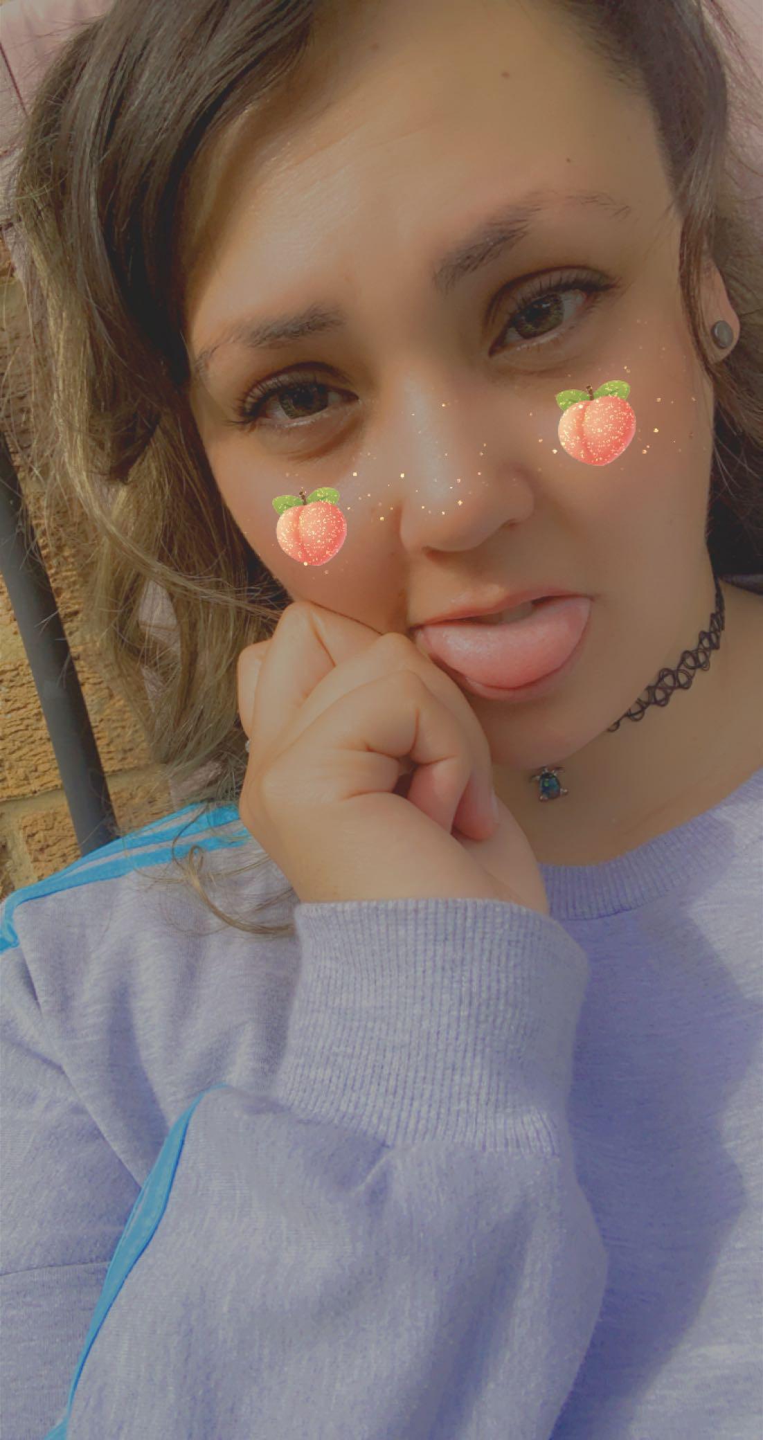 Peach cheeks hehe | Scrolller