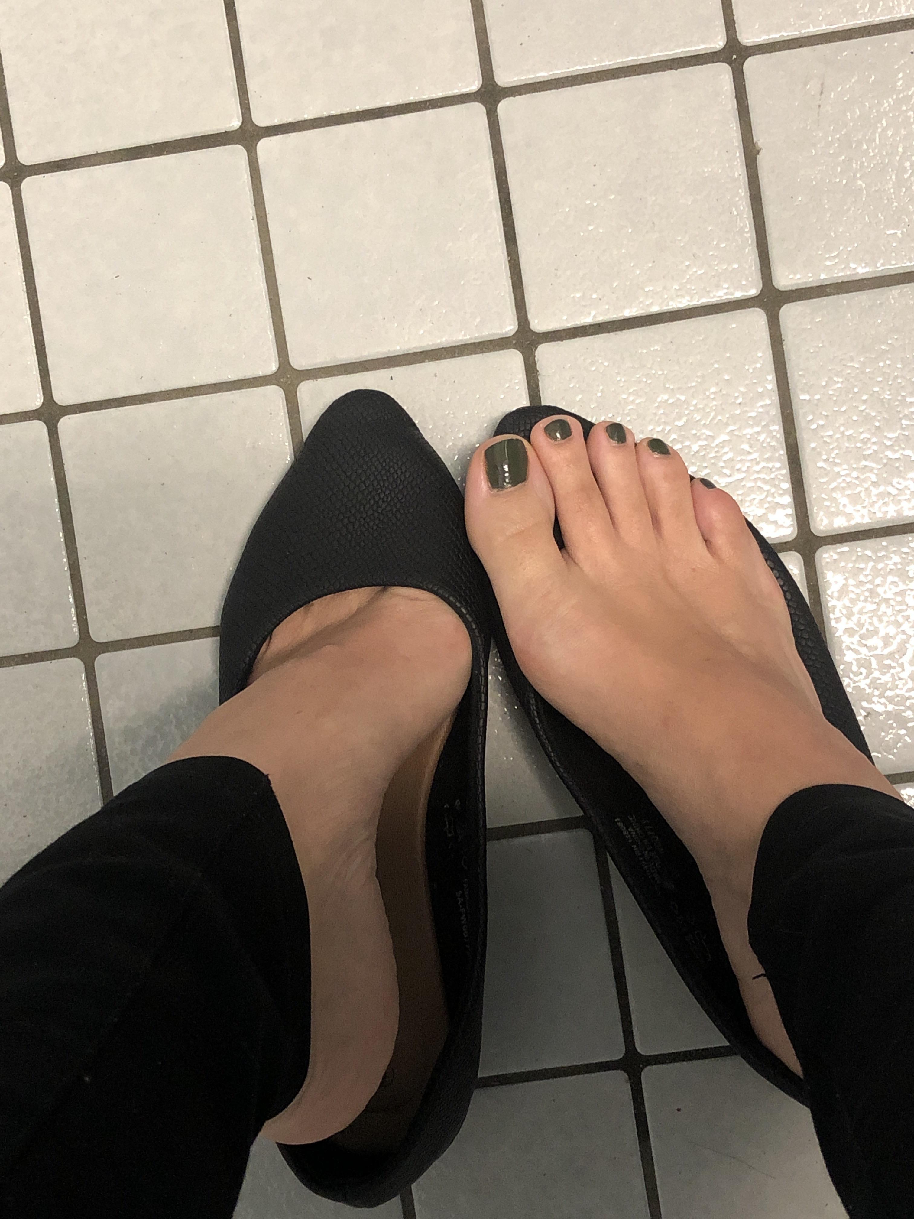 PEAK AT WORK 🤫 | Scrolller