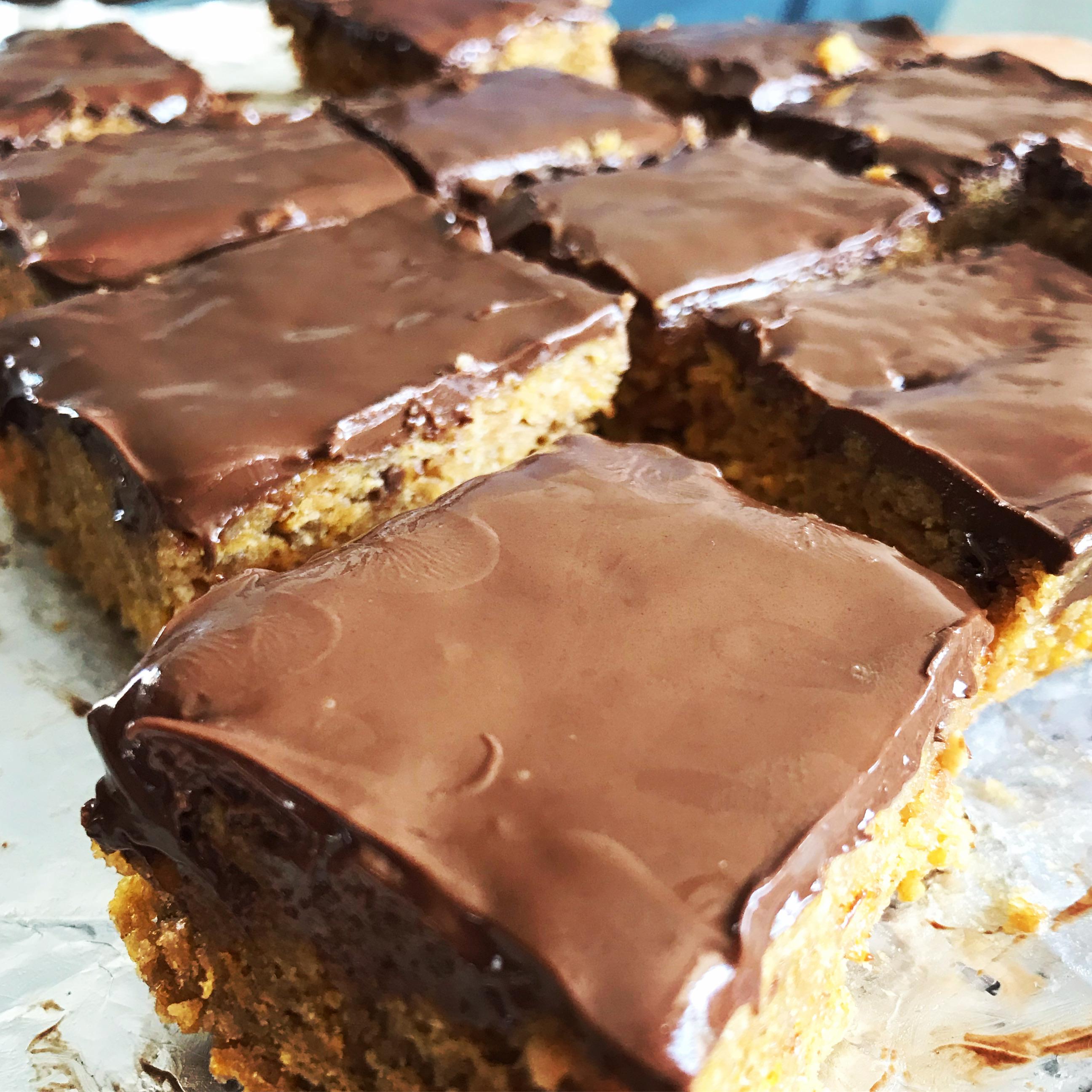 Peanut Butter Chocolate Cornflake Bars | Scrolller