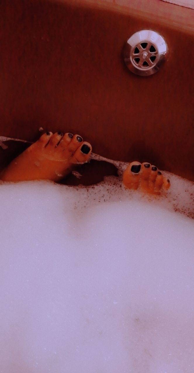 Peeping through (OC) | Scrolller