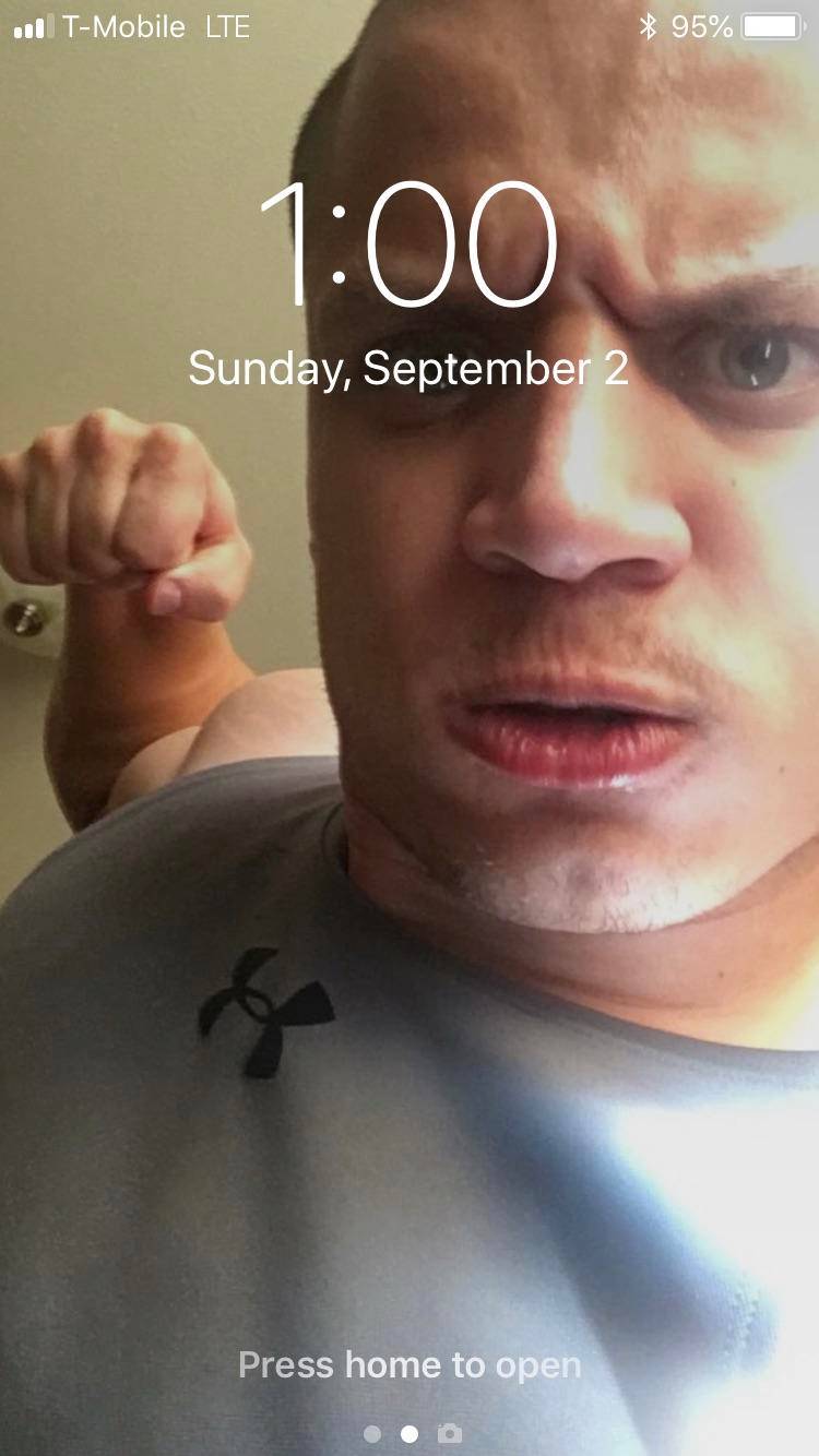 People keep asking me why I have an angry midget as my lock screen | Scrolller