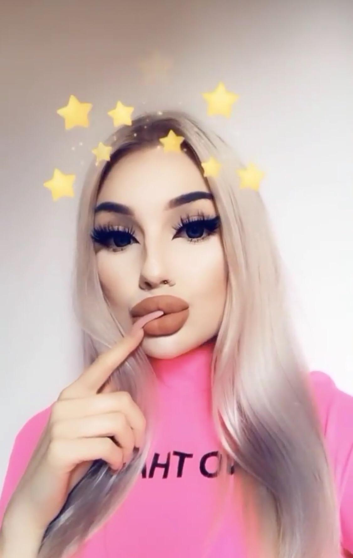 Perfect doll puffy lips | Scrolller