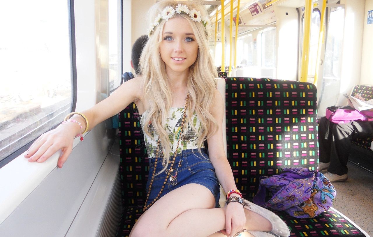 Beauty on the Train | Scrolller