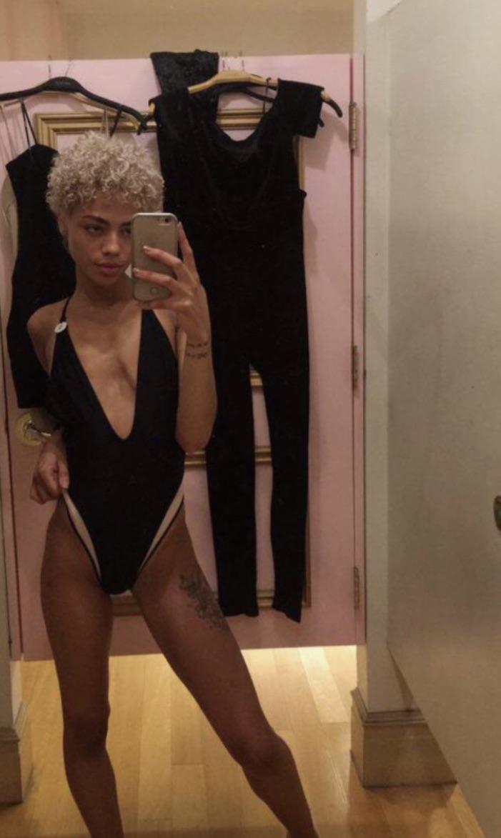 Petite queen | Scrolller