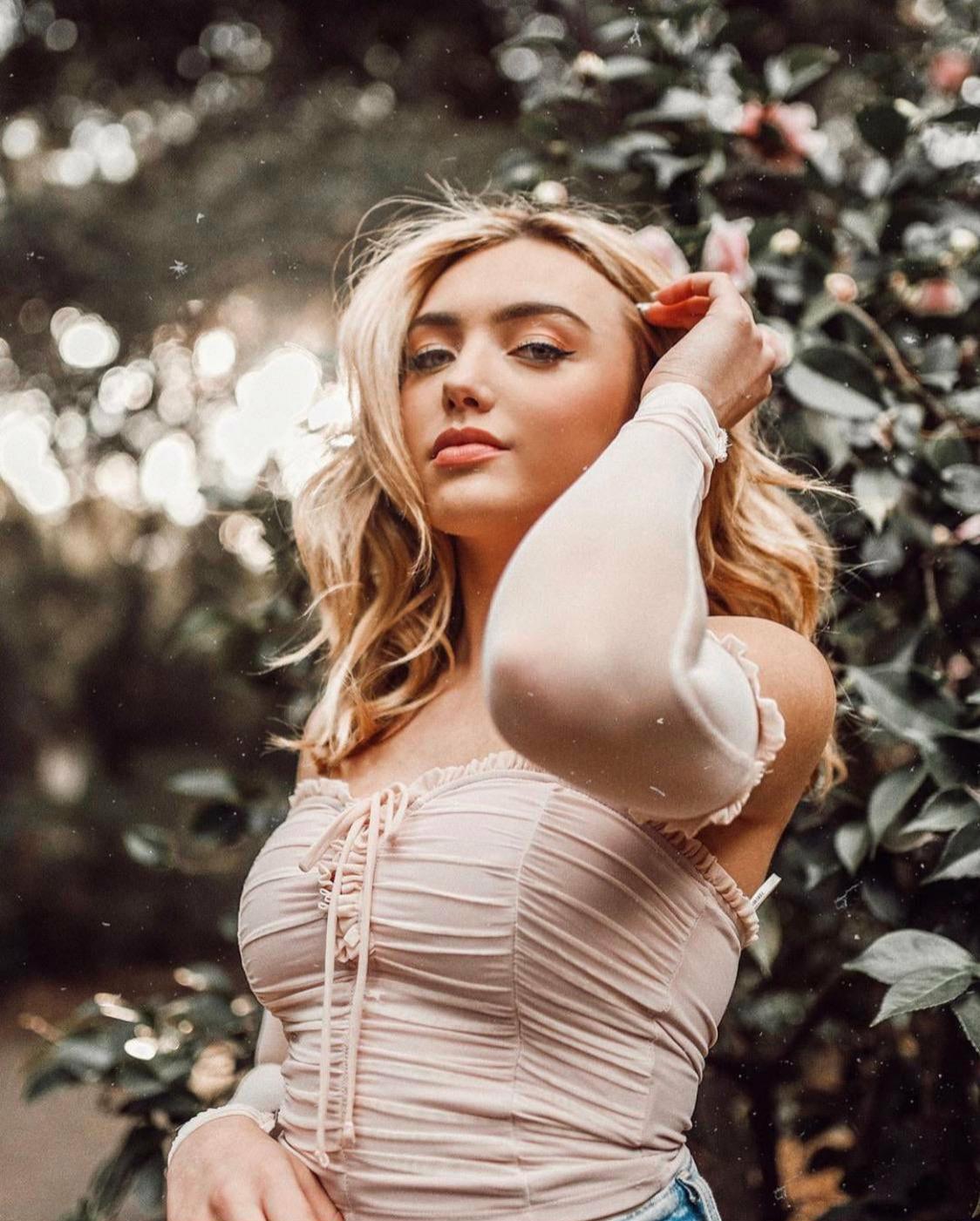 Peyton List [irtr] | Scrolller