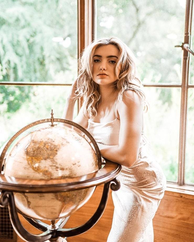 Peyton's world | Scrolller