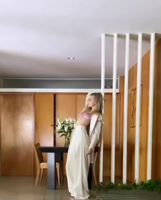 Photoshoot BTS | Scrolller