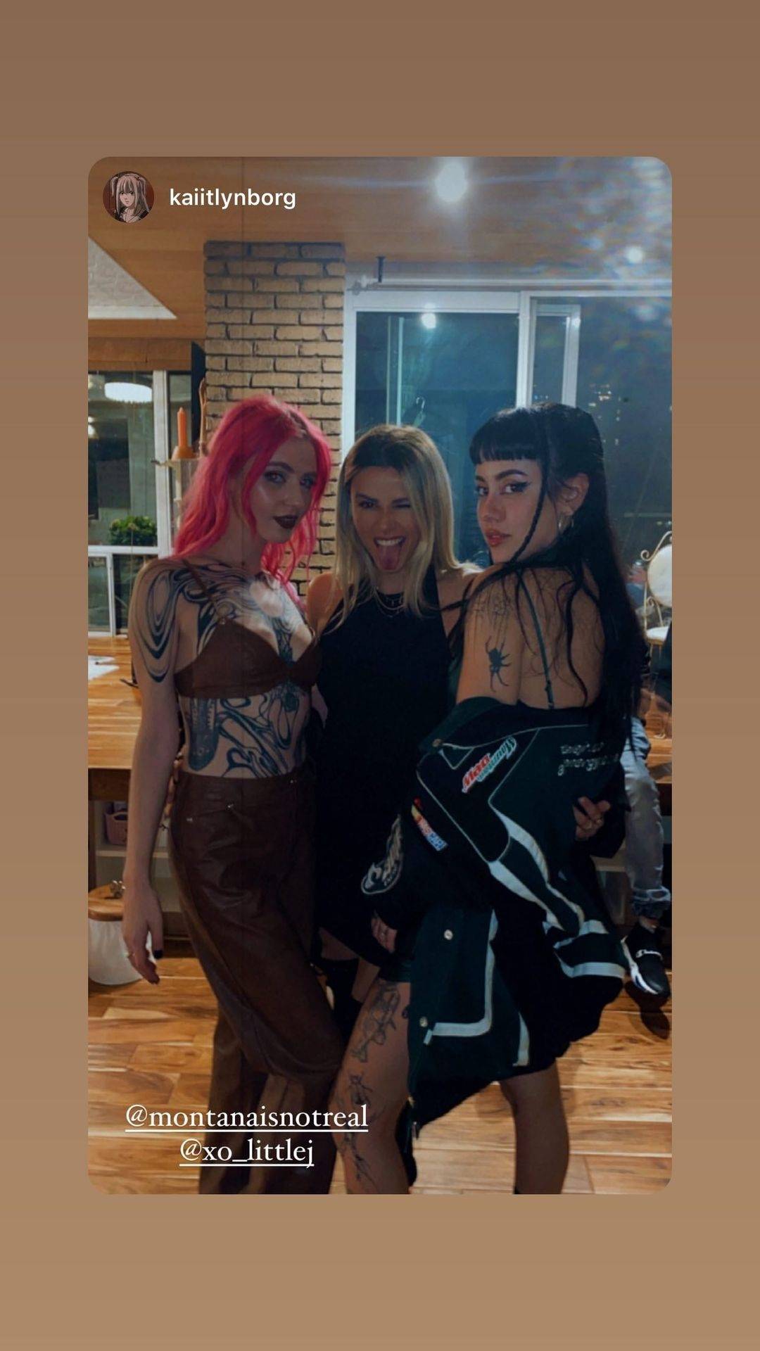 Pick one goth [3] | Scrolller