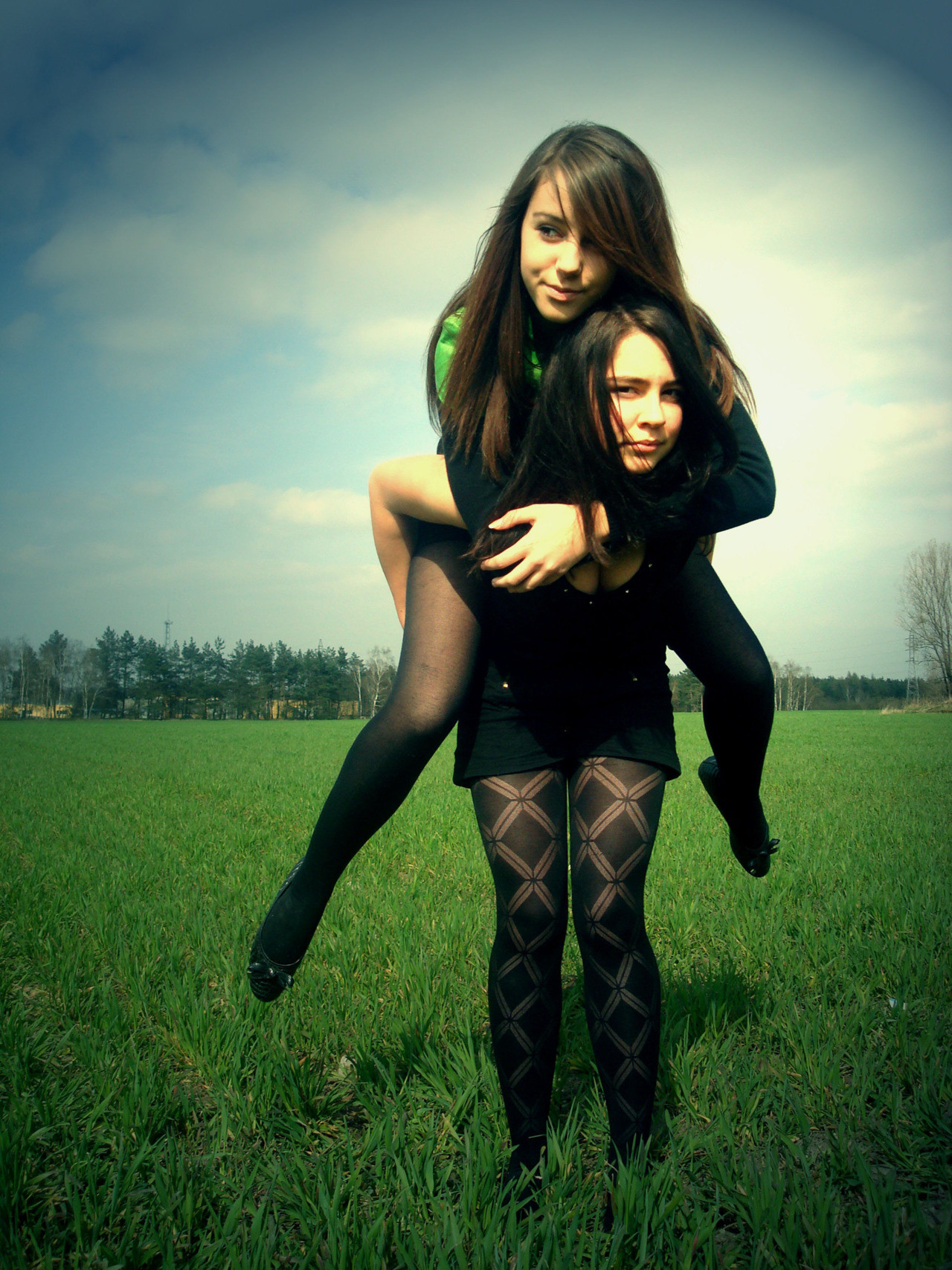 Piggy back! | Scrolller