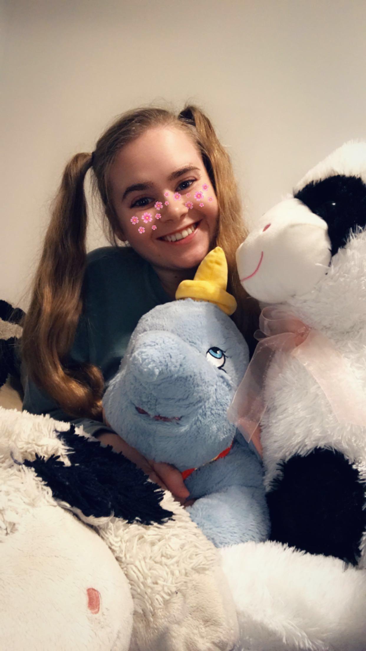 Piggy tails and stuffies !! 💕🌈🦄🤠💖 | Scrolller