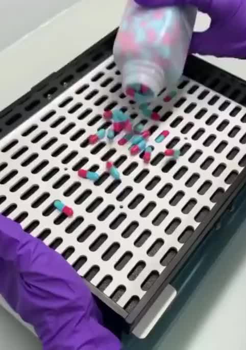 Pill sorting board | Scrolller