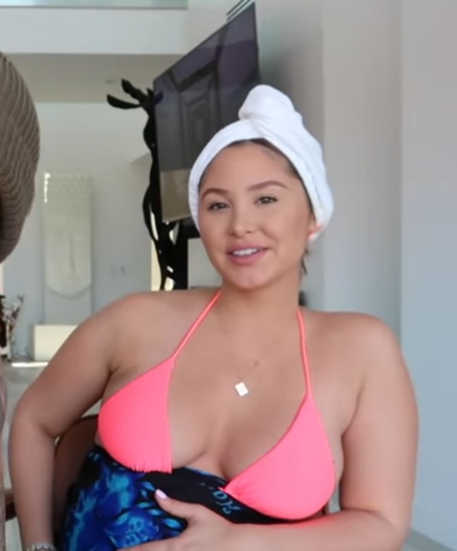 Pink bikini | Scrolller