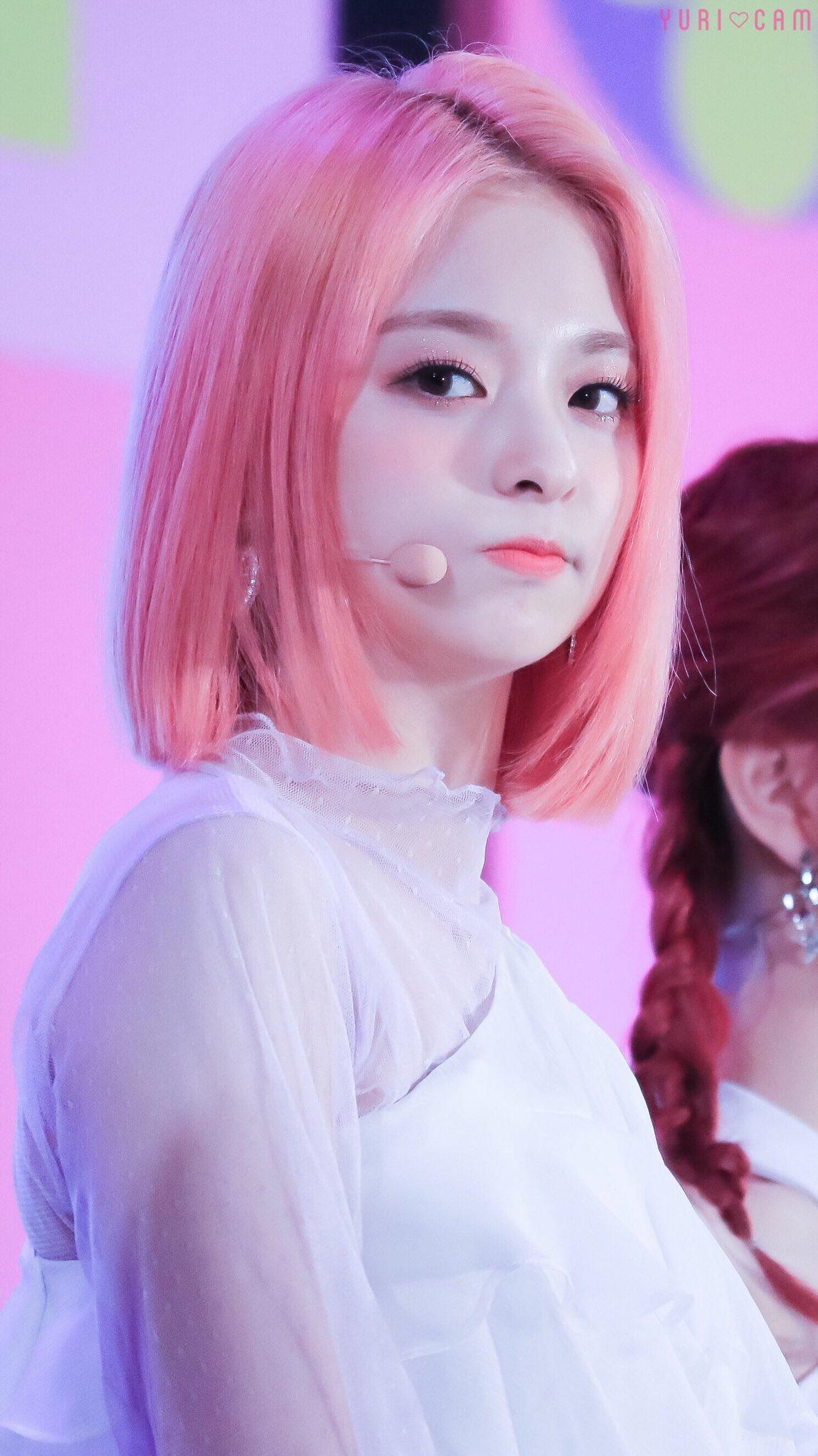 Pink Nakyung | Scrolller