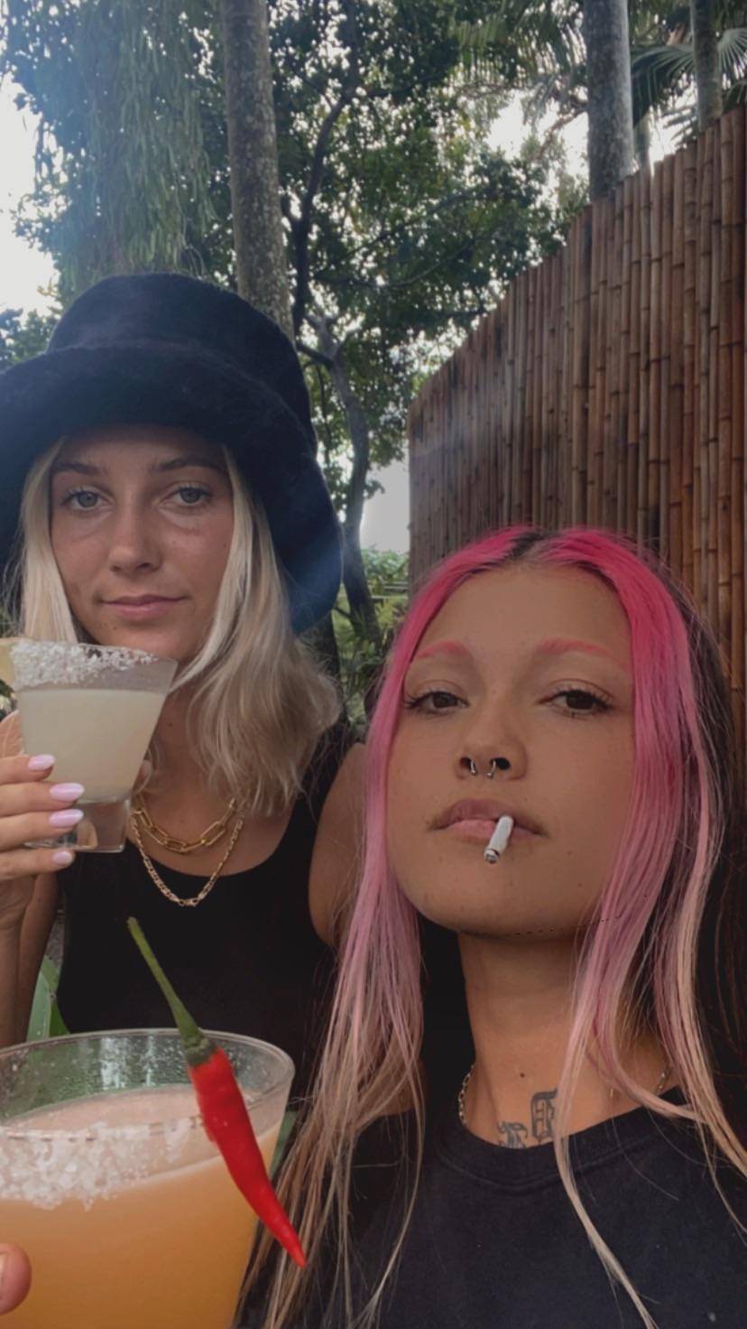 Pinky pink | Scrolller