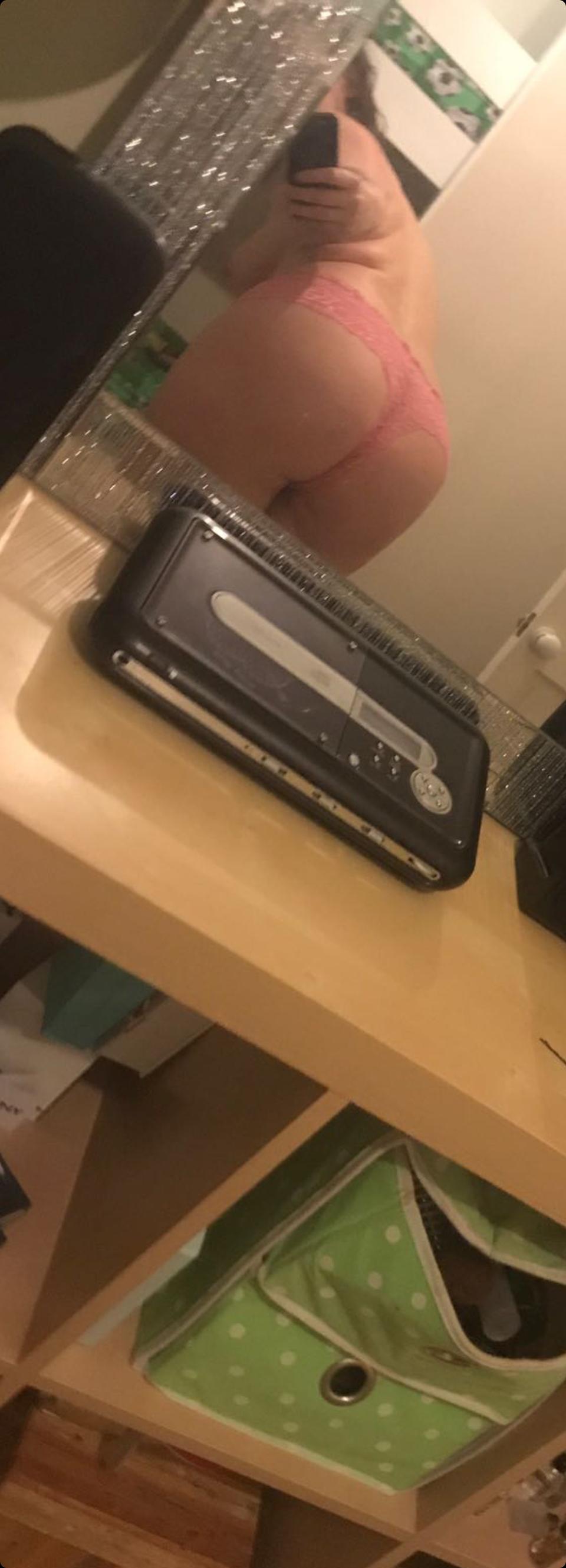 Pinky thong | Scrolller