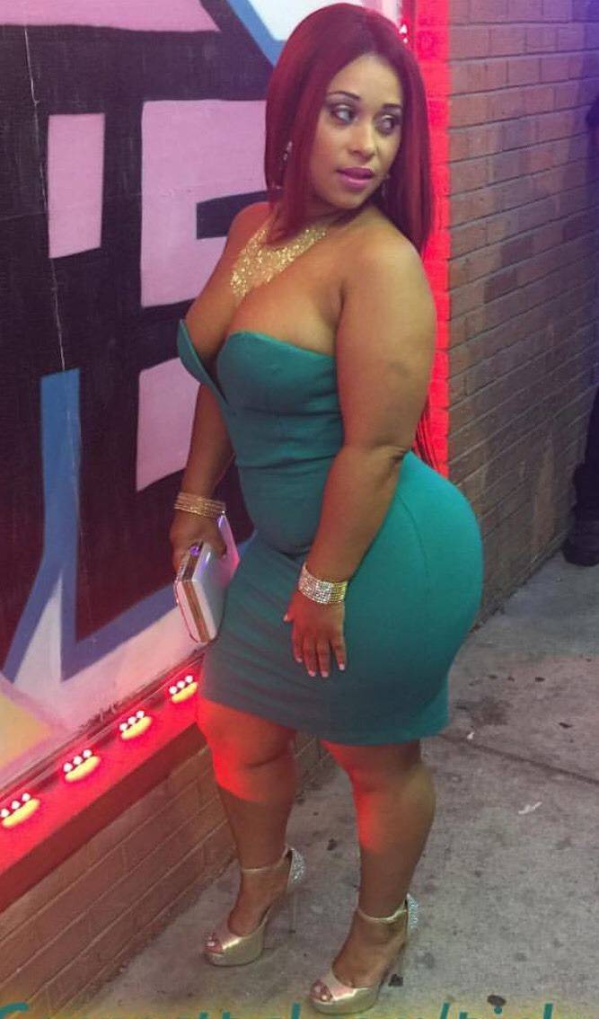 Pinky's killer curves | Scrolller