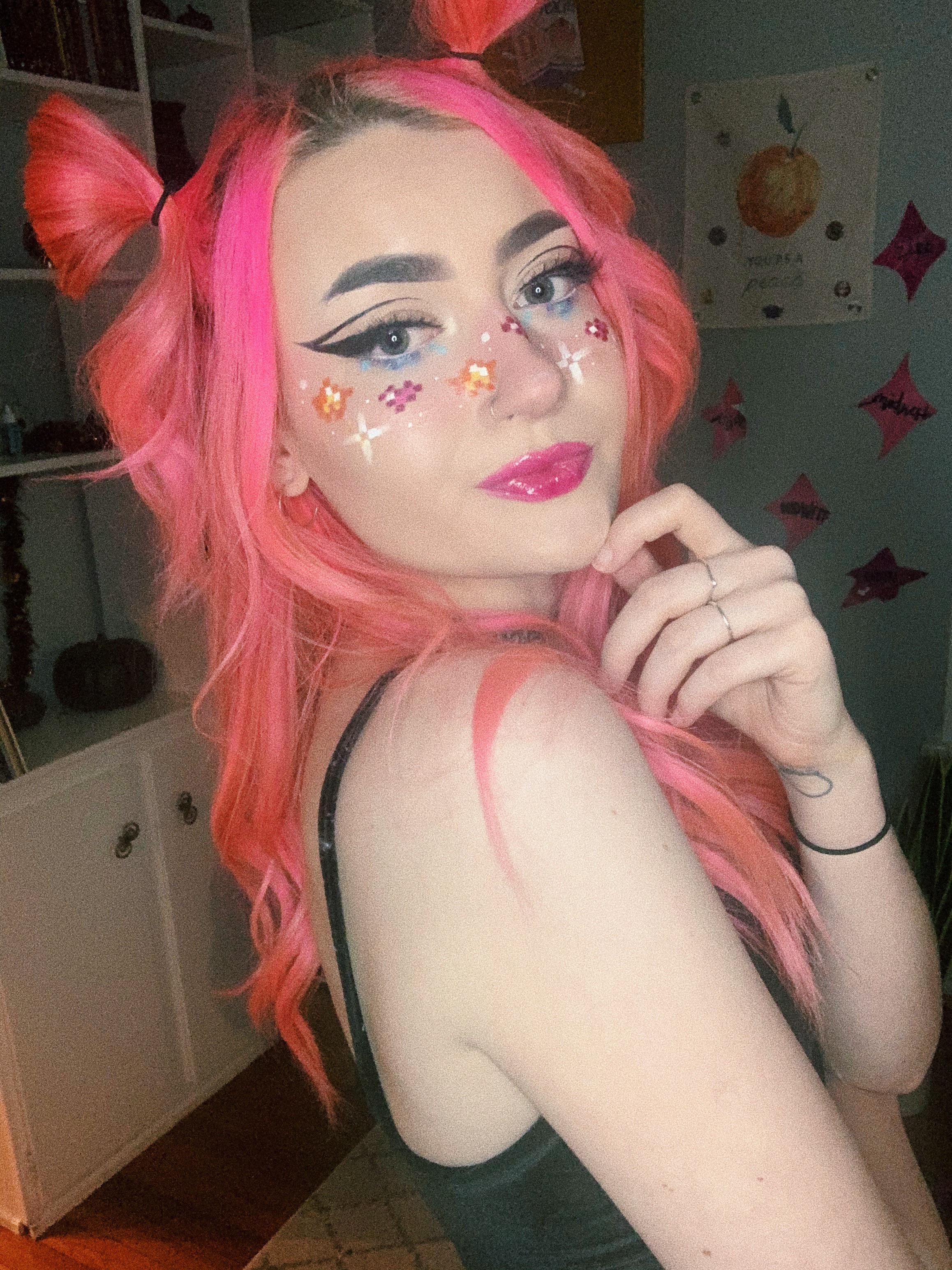 Pixel makeup inspired by Snitchery // IG: giopeaches | Scrolller