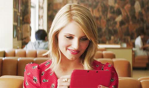 Playing on her 3DS | Scrolller