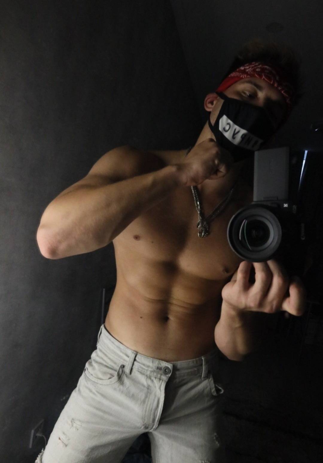 Playing with a new camera | Scrolller