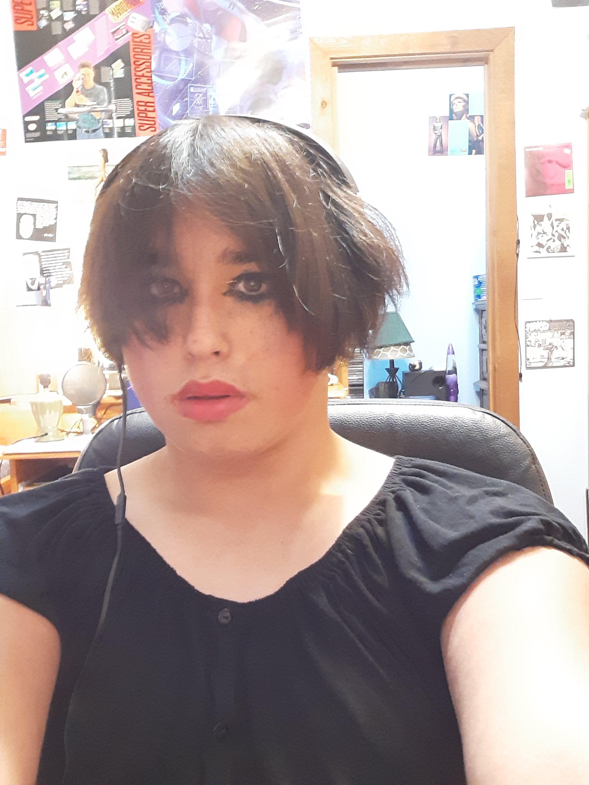 Please DM me I'm extremely lonely | Scrolller