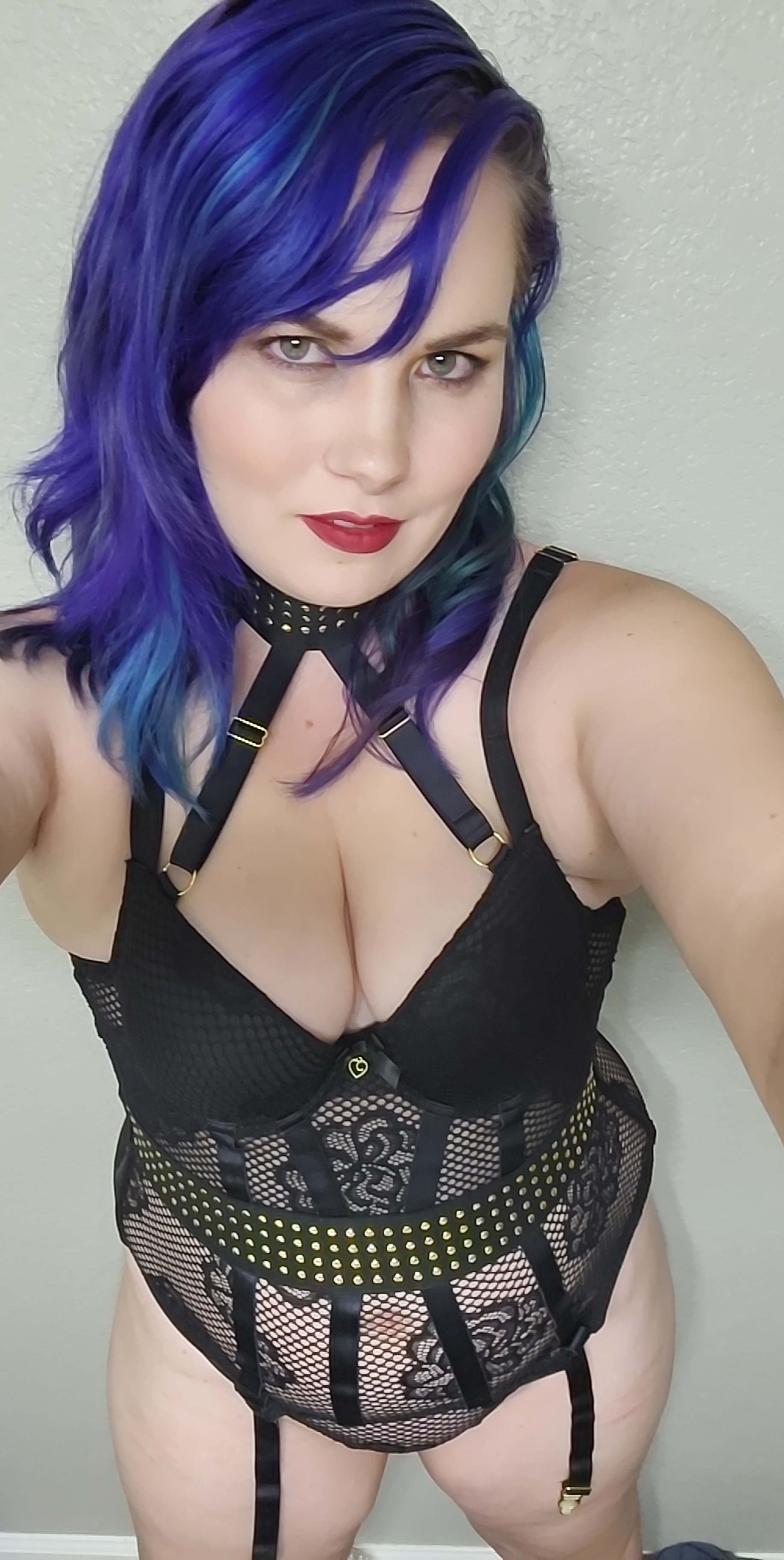 Please give me attention...... | Scrolller