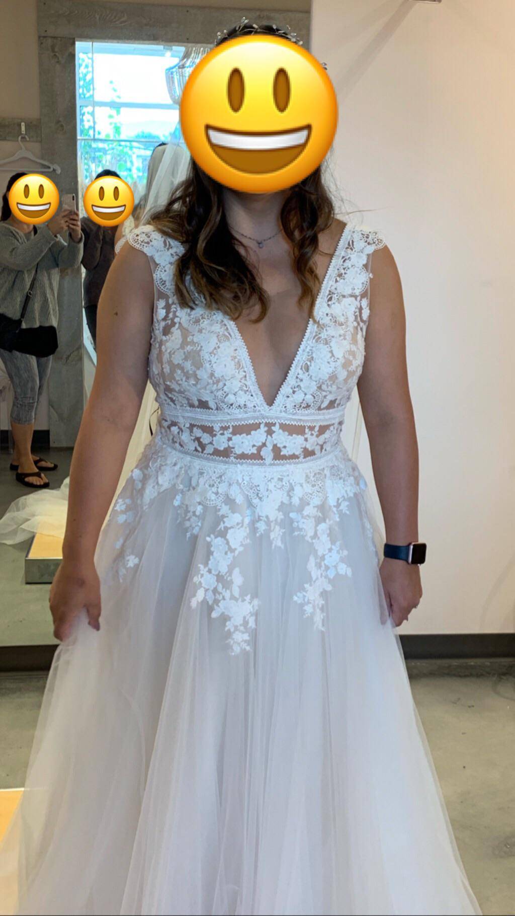 Please help identifying dress | Scrolller
