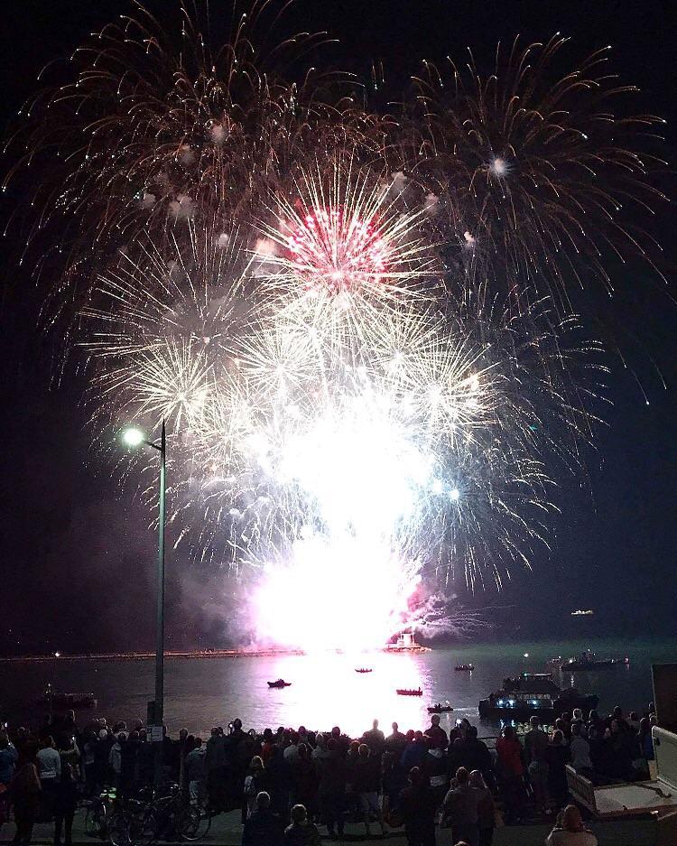 Plymouth fireworks | Scrolller