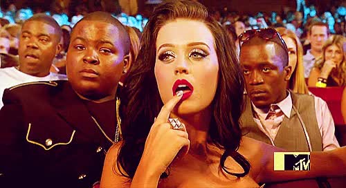 Pointing to her set | Scrolller