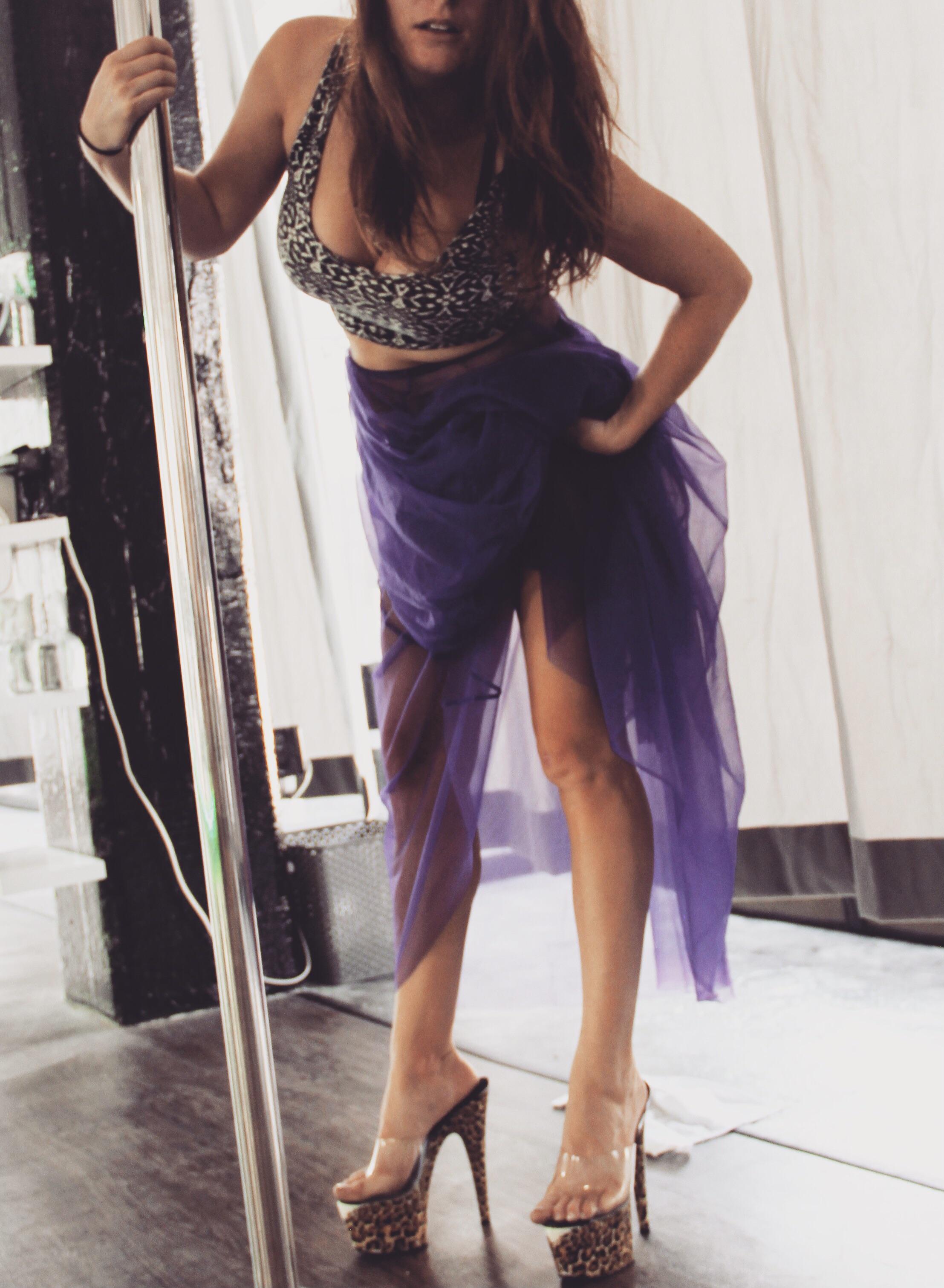 Pole dancing class 🍓 | Scrolller