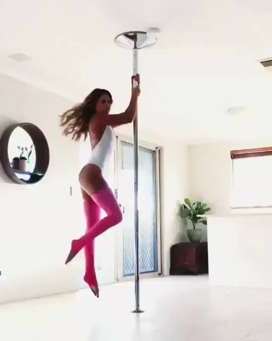 Pole routine | Scrolller