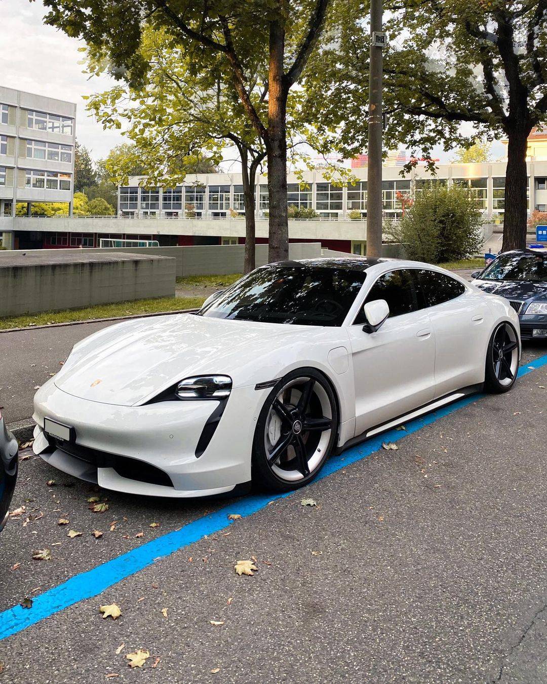 Porsche Taycan | Scrolller