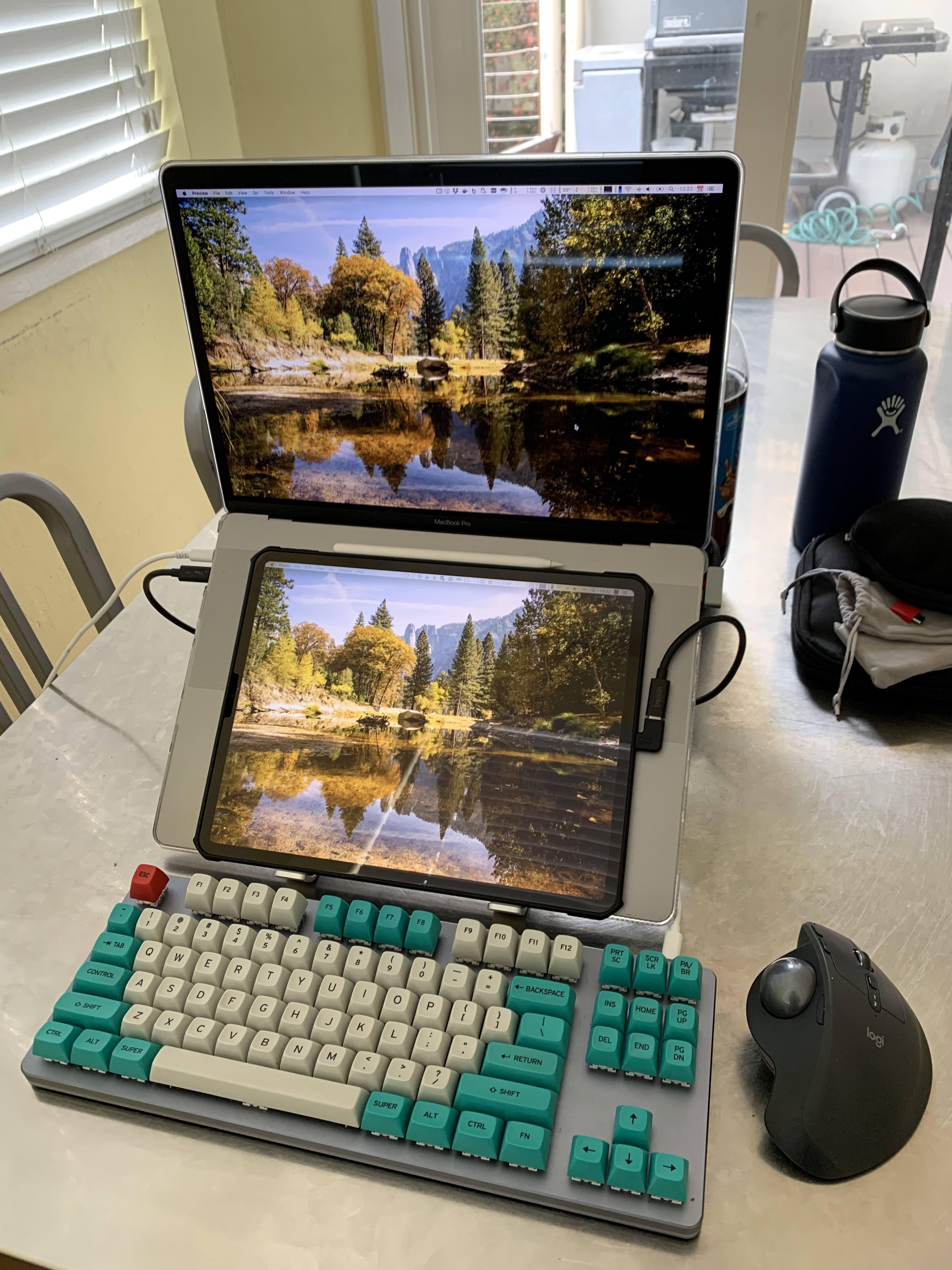 Portable dual-monitor setup | Scrolller