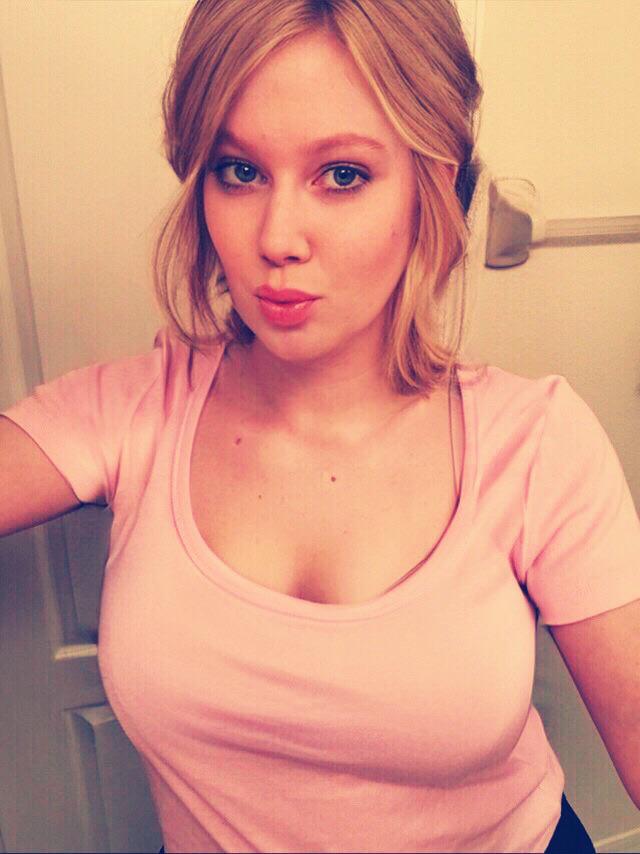 Posing w/ my towel rack 😘 | Scrolller