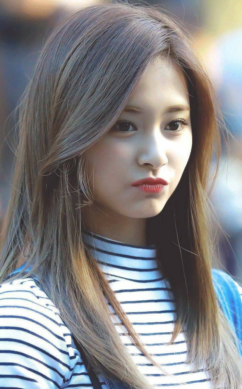Pouting Tzuyu | Scrolller