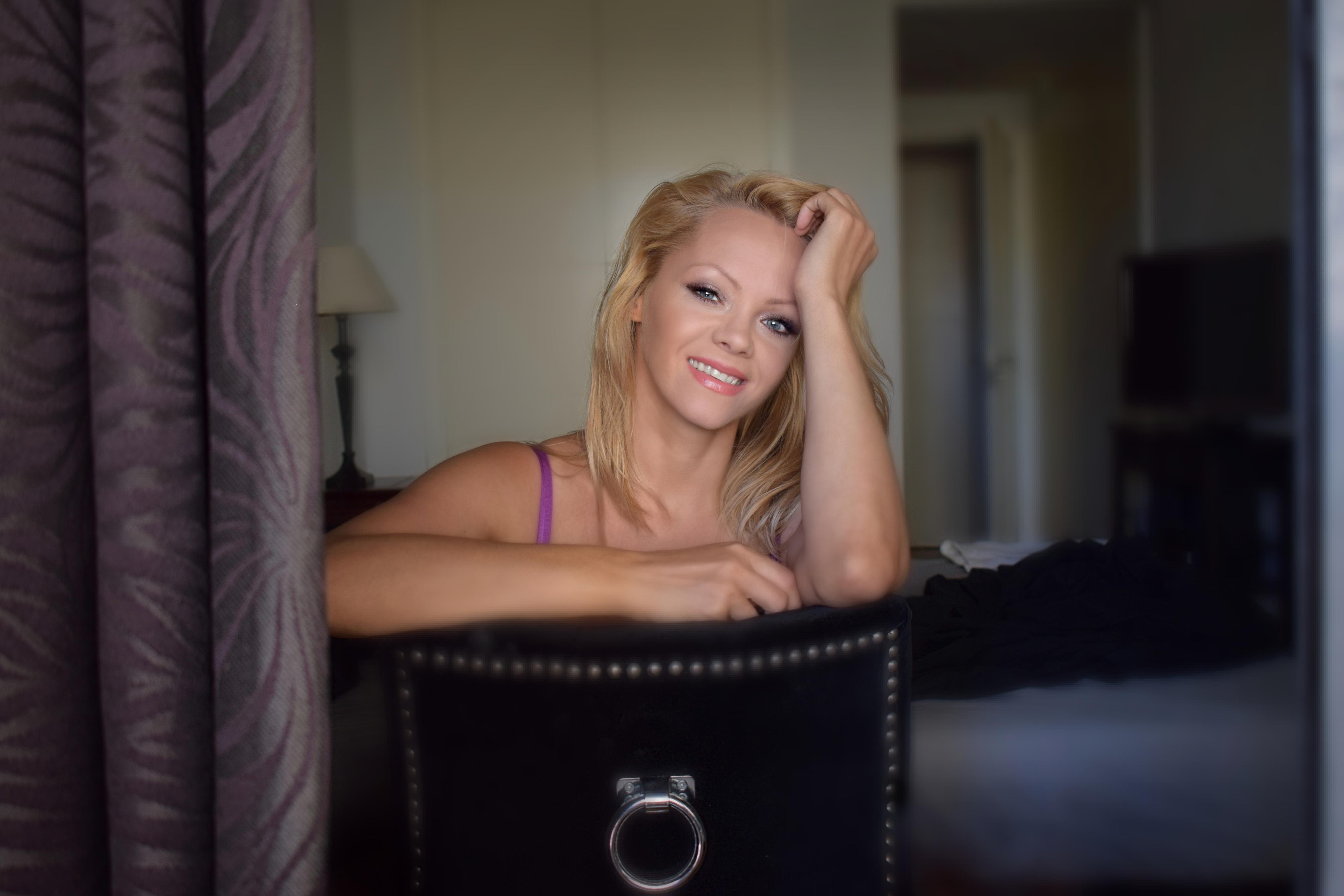 Practicing autoshoot🙈 boudoir photography😊. What do you think of the result? | Scrolller