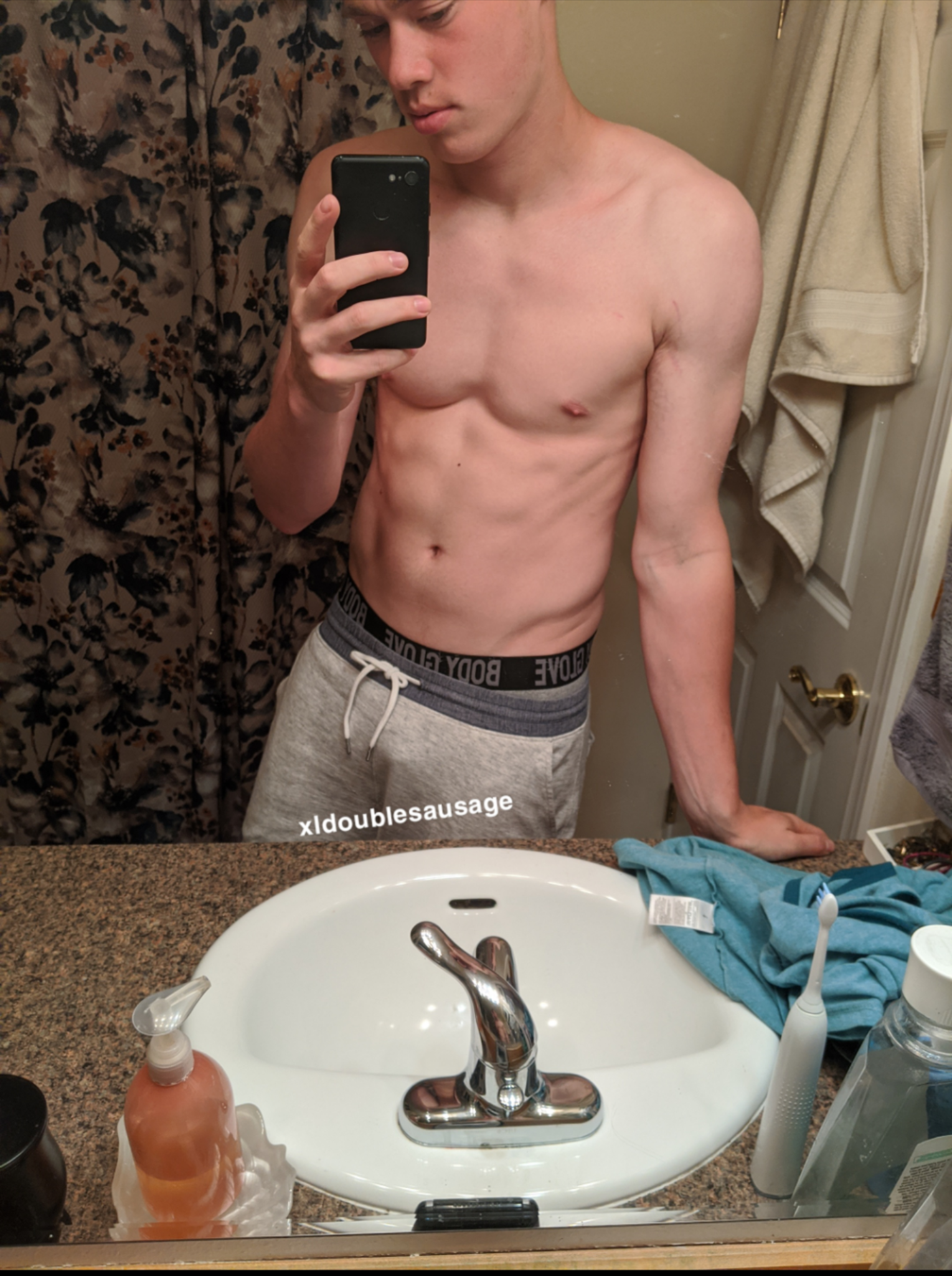 Pre shower | Scrolller