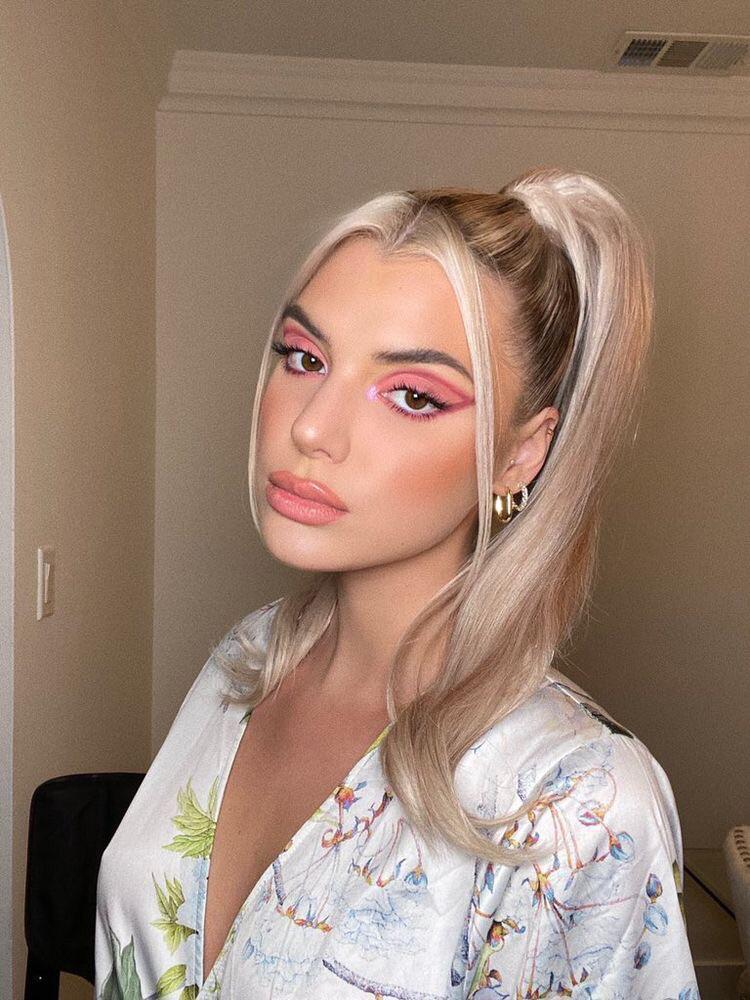 Pretend to be Alissa Violet or Kira Korisan and text me | Scrolller