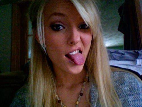 Pretty blonde | Scrolller