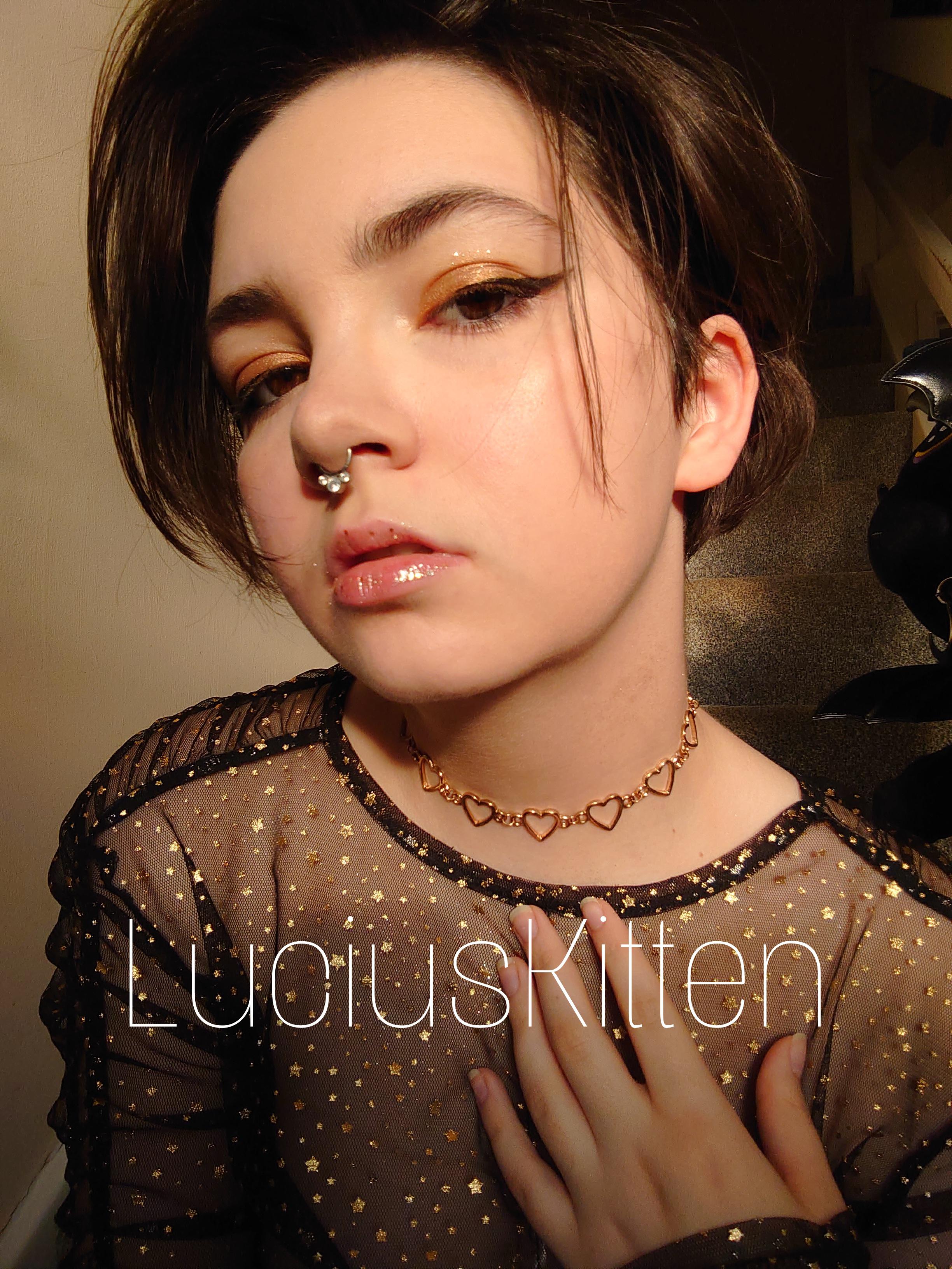 Worship me | Scrolller