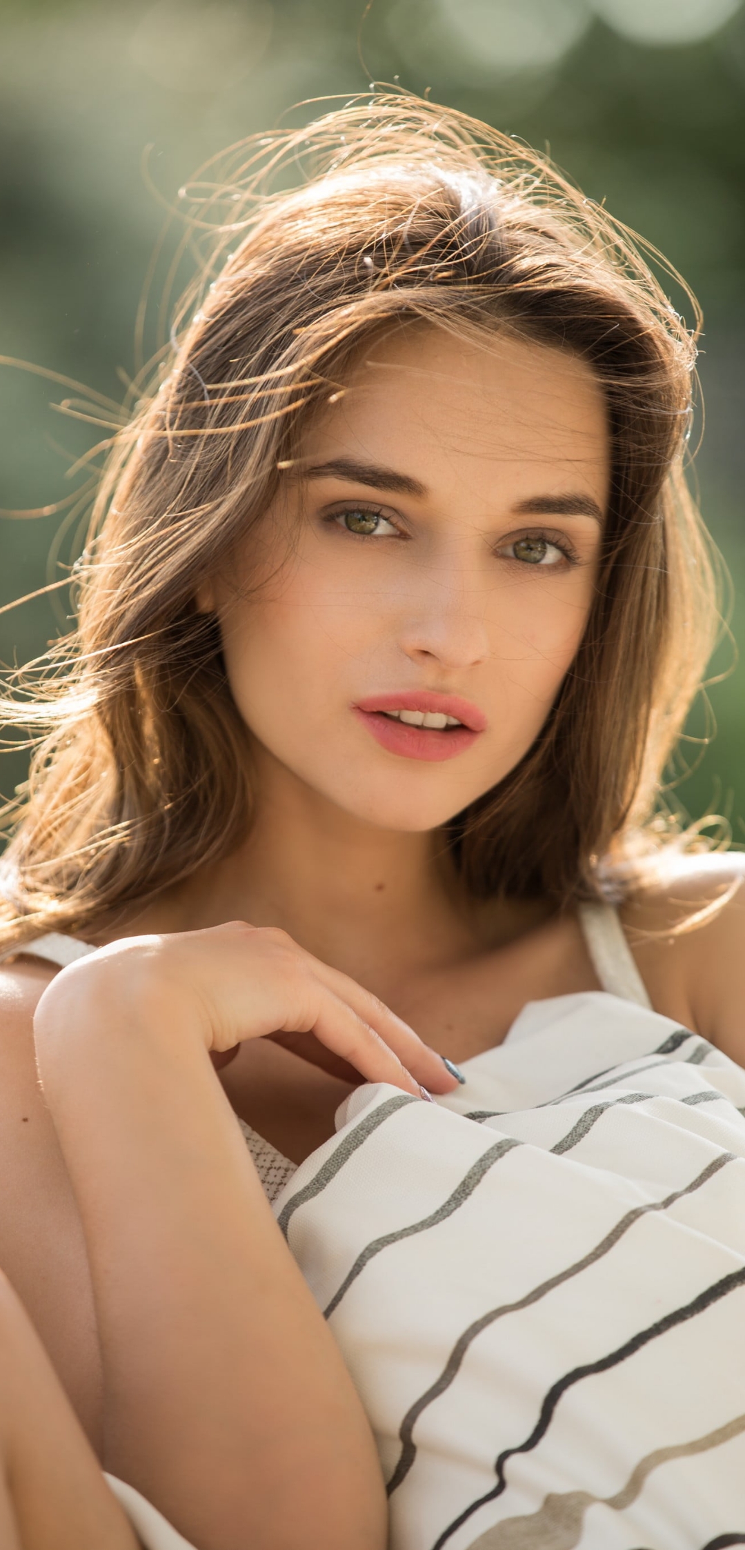 Pretty Face !! | Scrolller