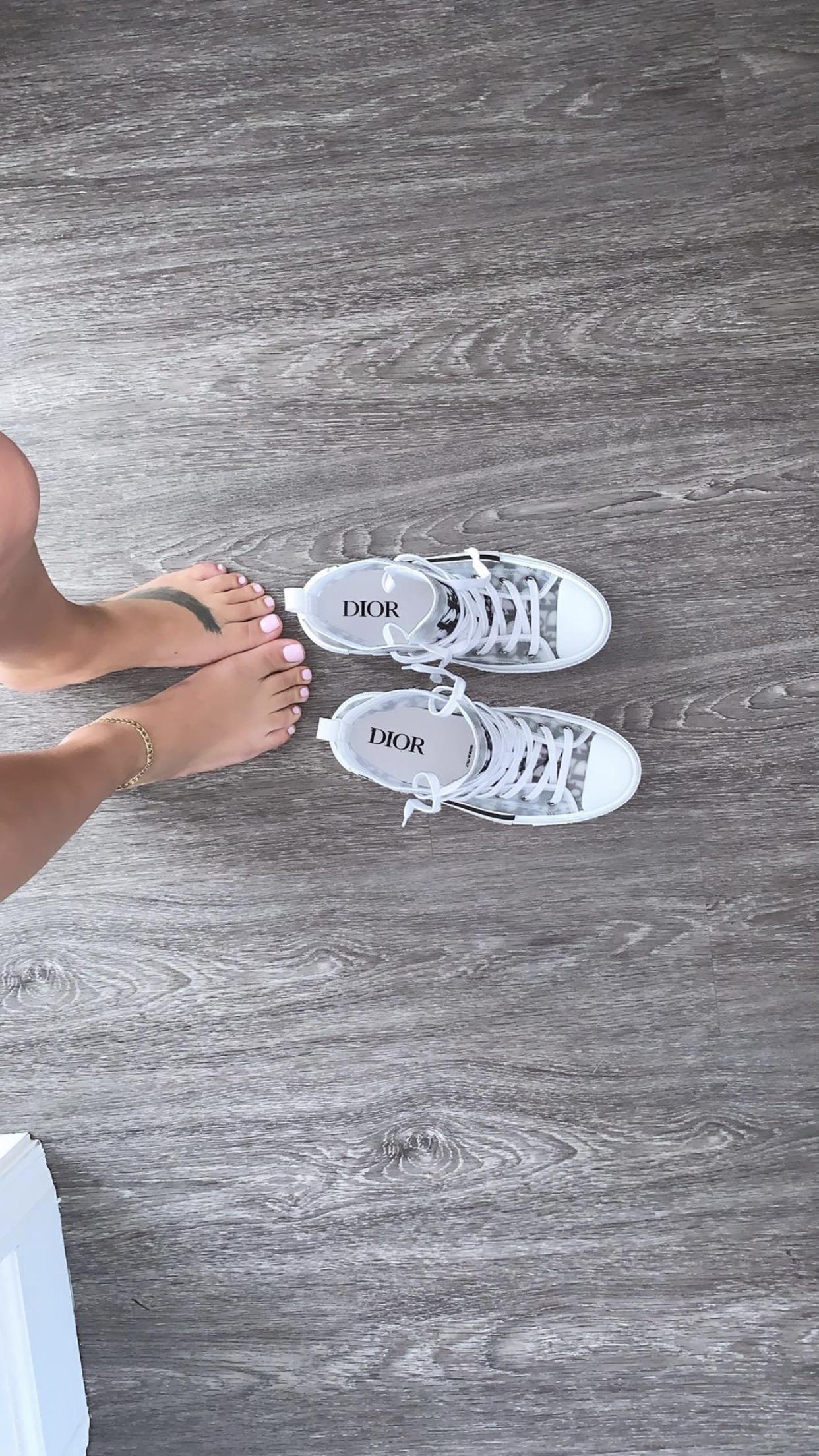 Pretty Feet Scrolller