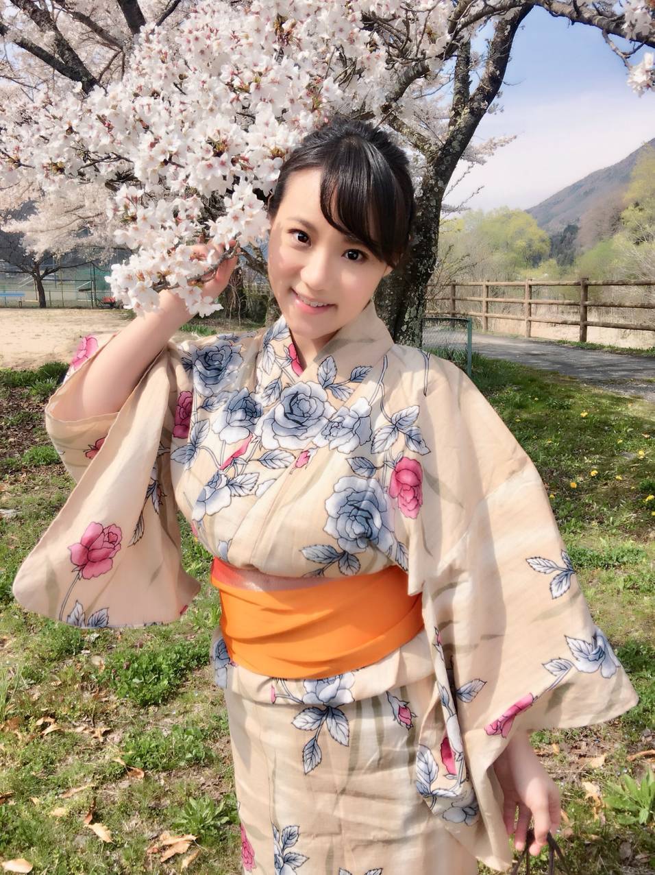 Pretty in a kimono | Scrolller