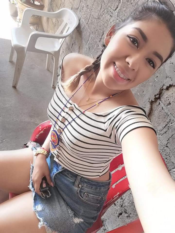 Pretty Latina | Scrolller