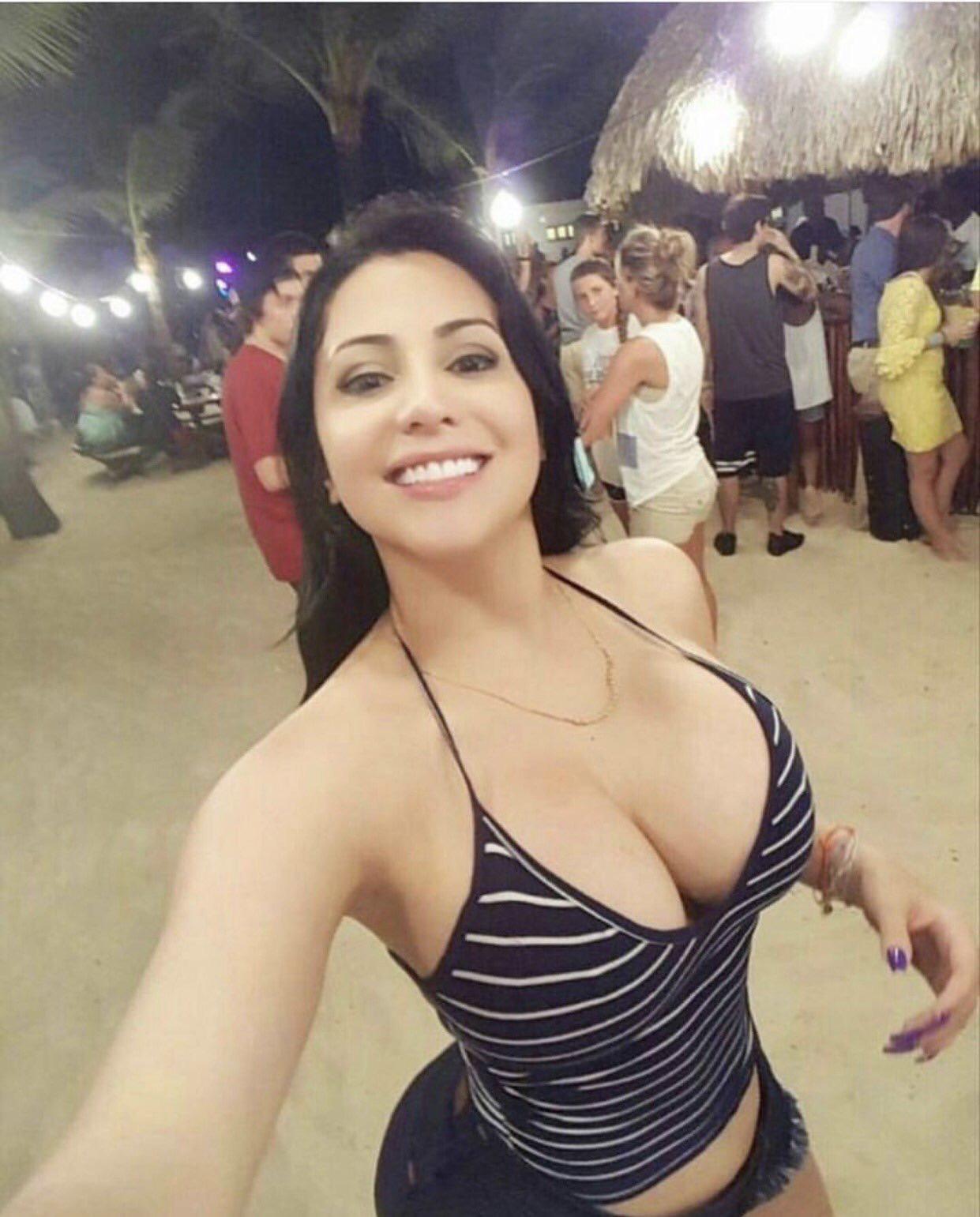 pretty please? | Scrolller