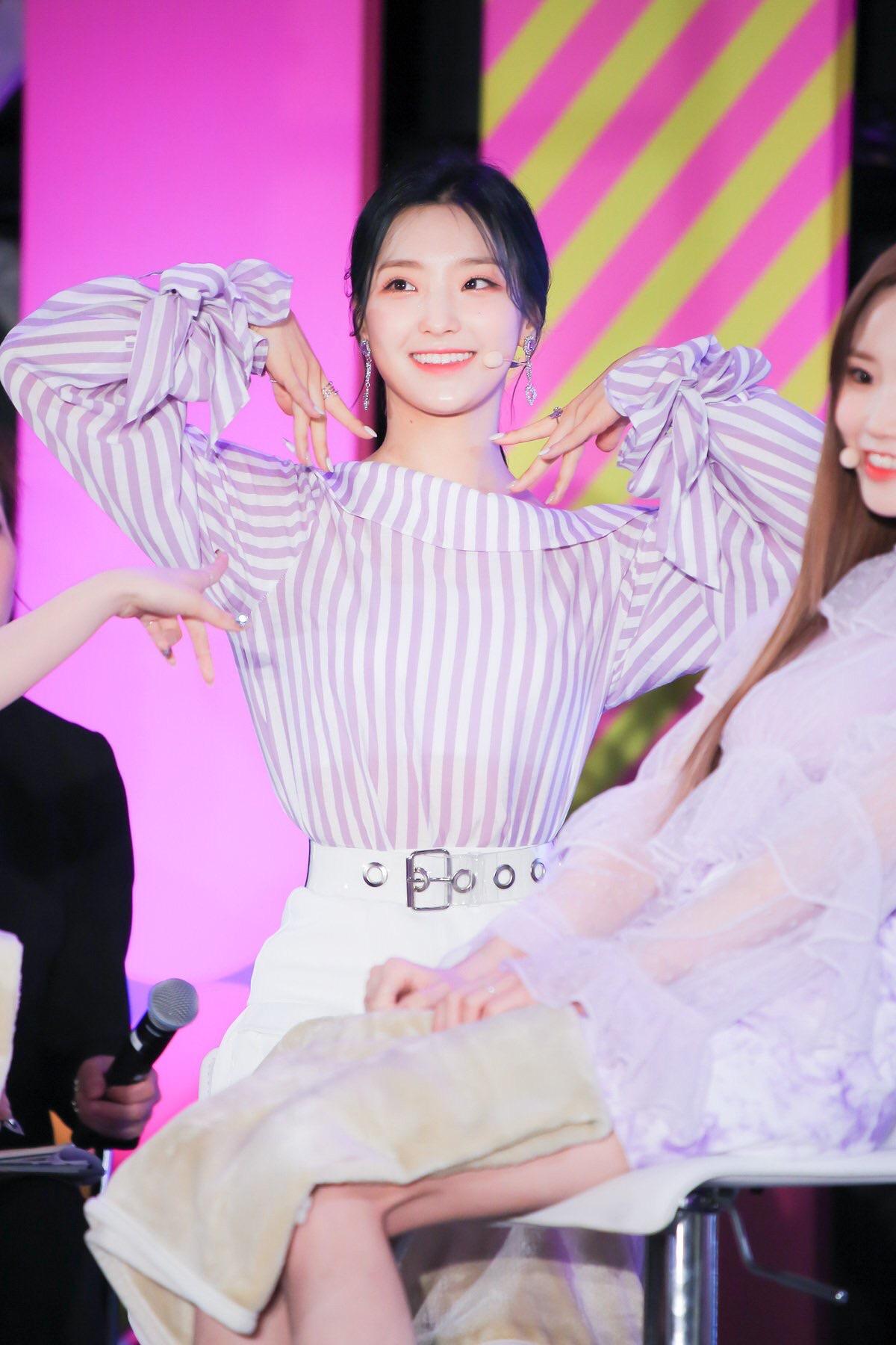 Pretty Saerom | Scrolller